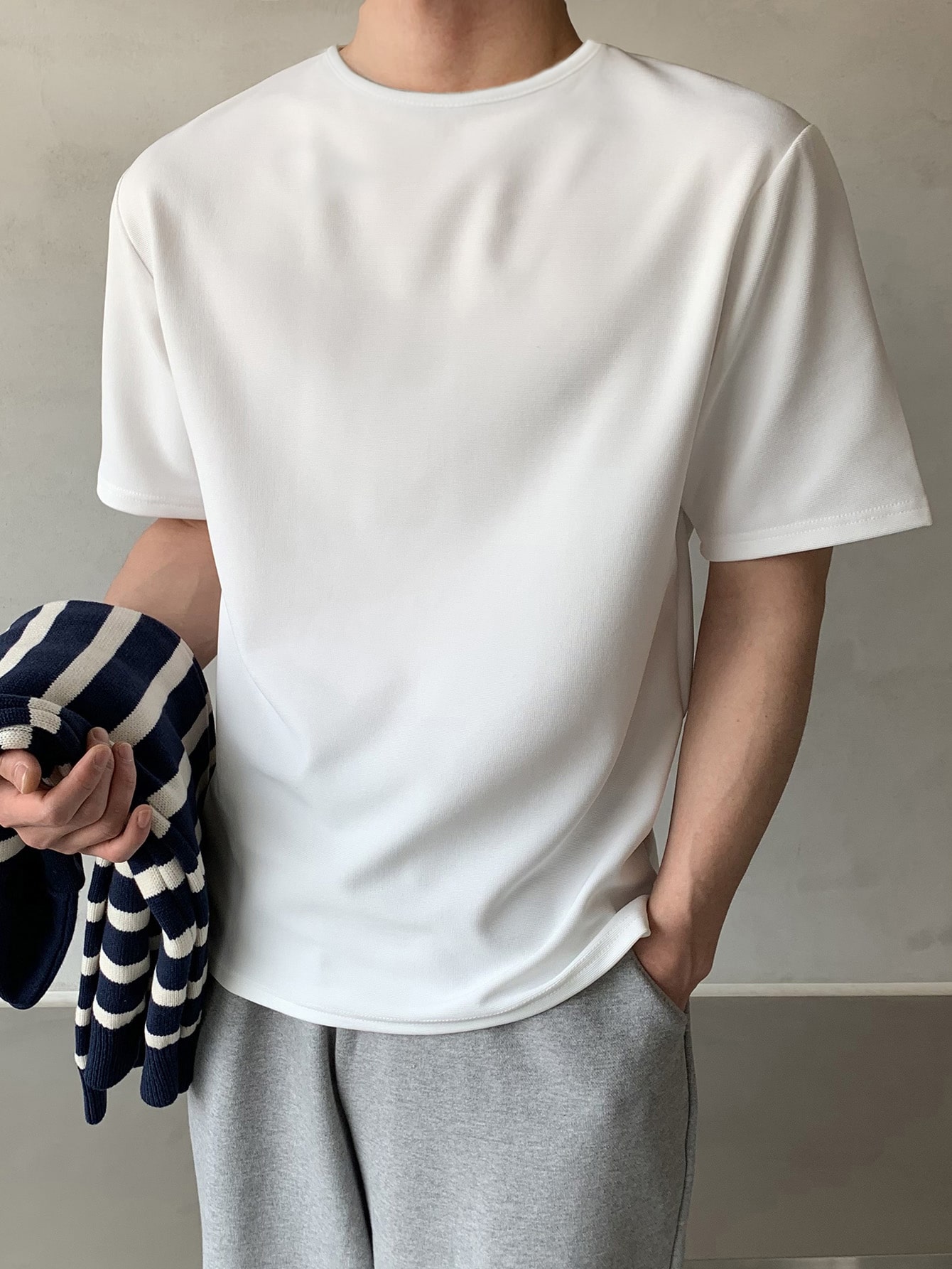 DAZY Men Solid Round Neck Tee