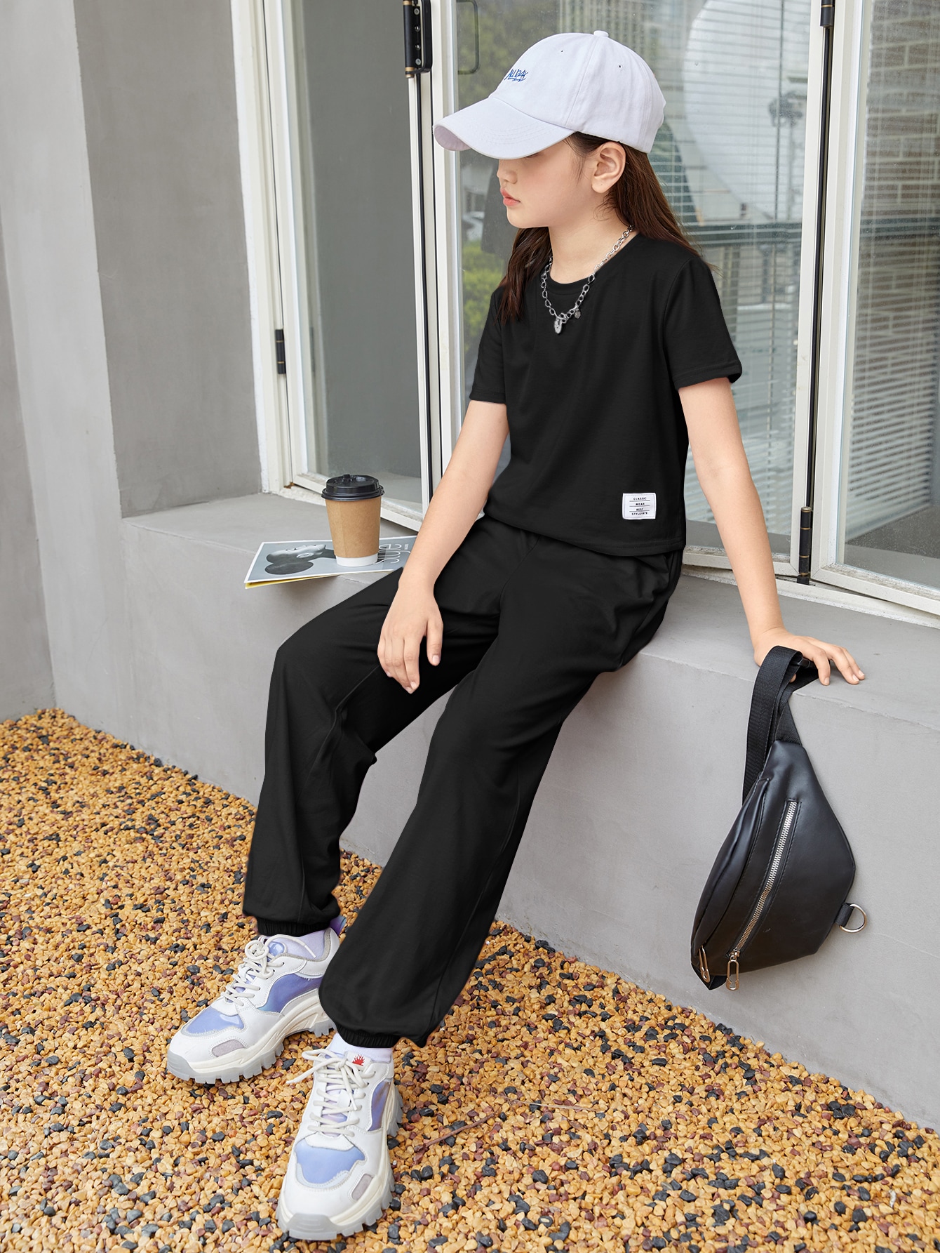 SHEIN Kids KDOMO Girls Patch Detail Tee & Sweatpants | SHEIN USA