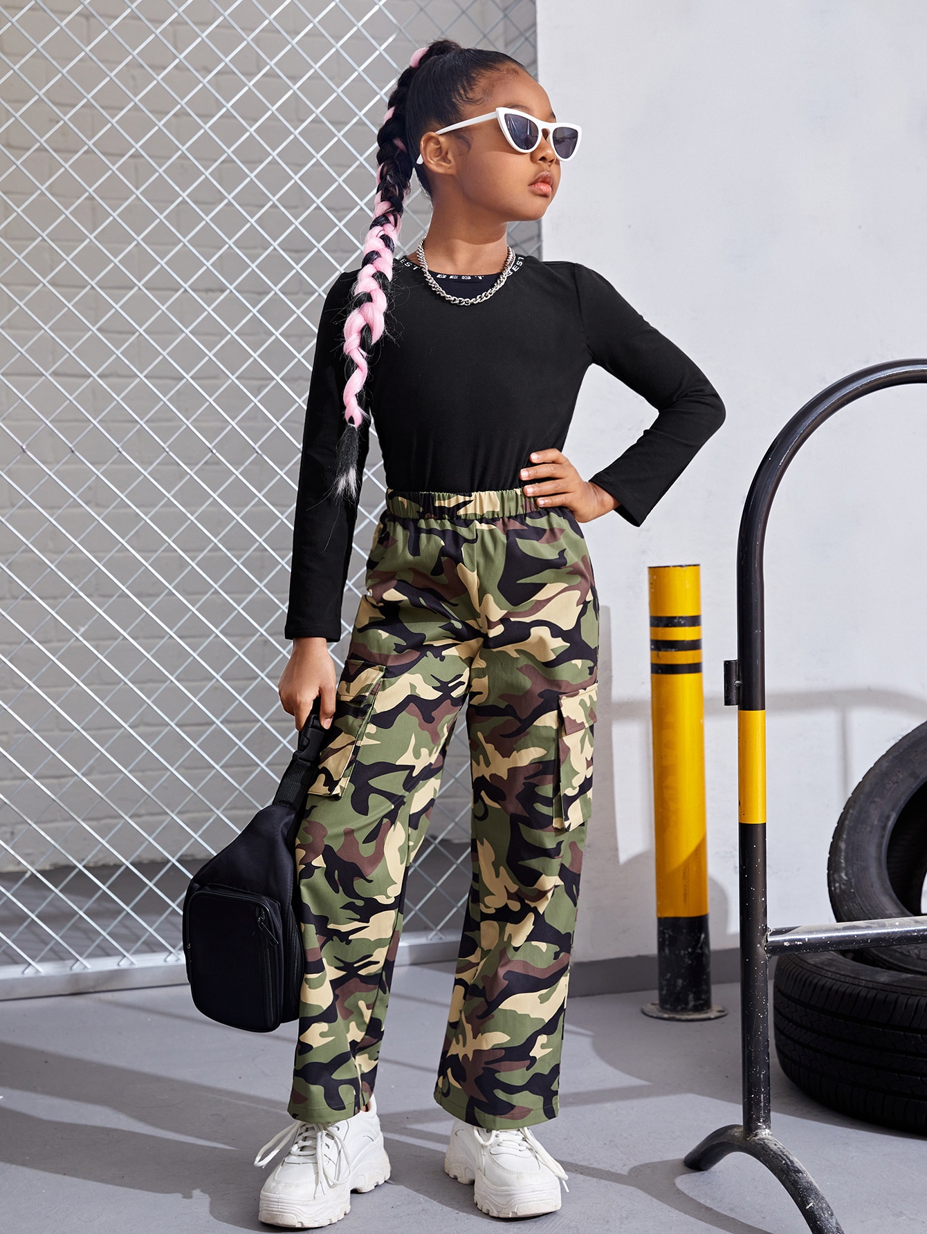 SHEIN Girls Letter Graphic Neckline Tee & Camo Print Pants