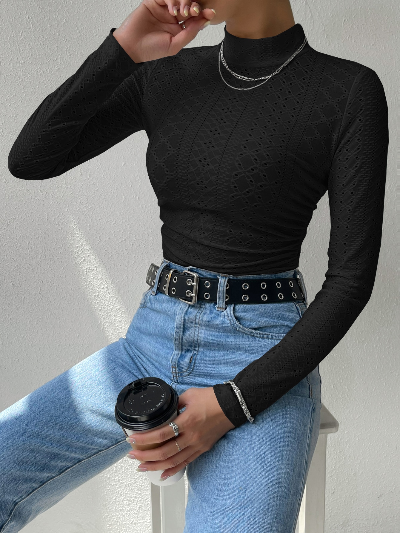 Shein Ezwear Camiseta De Cuello Alto Con Bordado Con Ojal Moda De