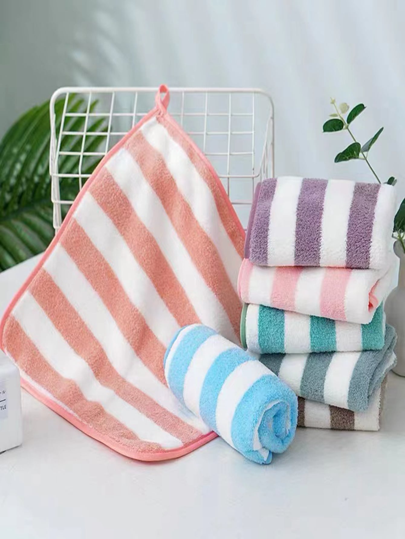 3pcs Striped Pattern Random Color Hand Towel
