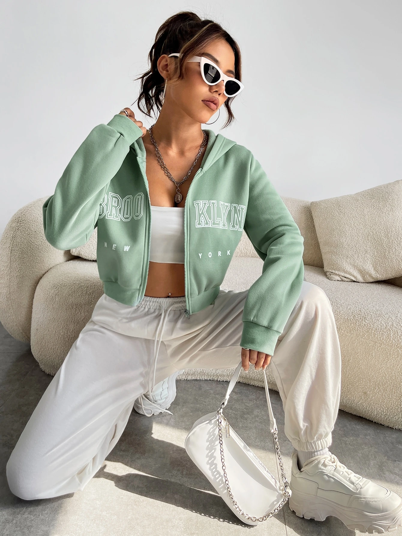 SHEIN EZwear moletom cortado com capuz Carta Gráfica Fechar Revestido ...