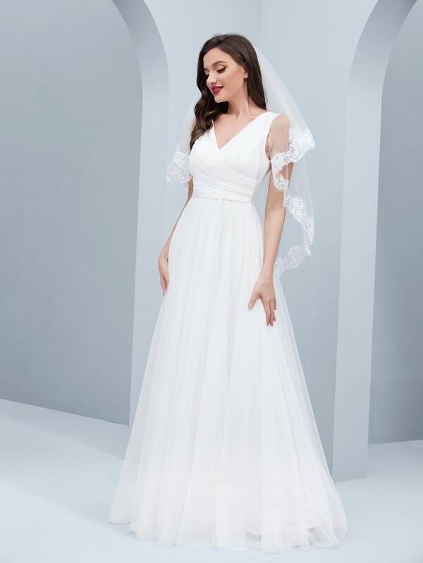 Contrast Lace V-neck Floor Length Mesh Wedding Dress Without Veil ...