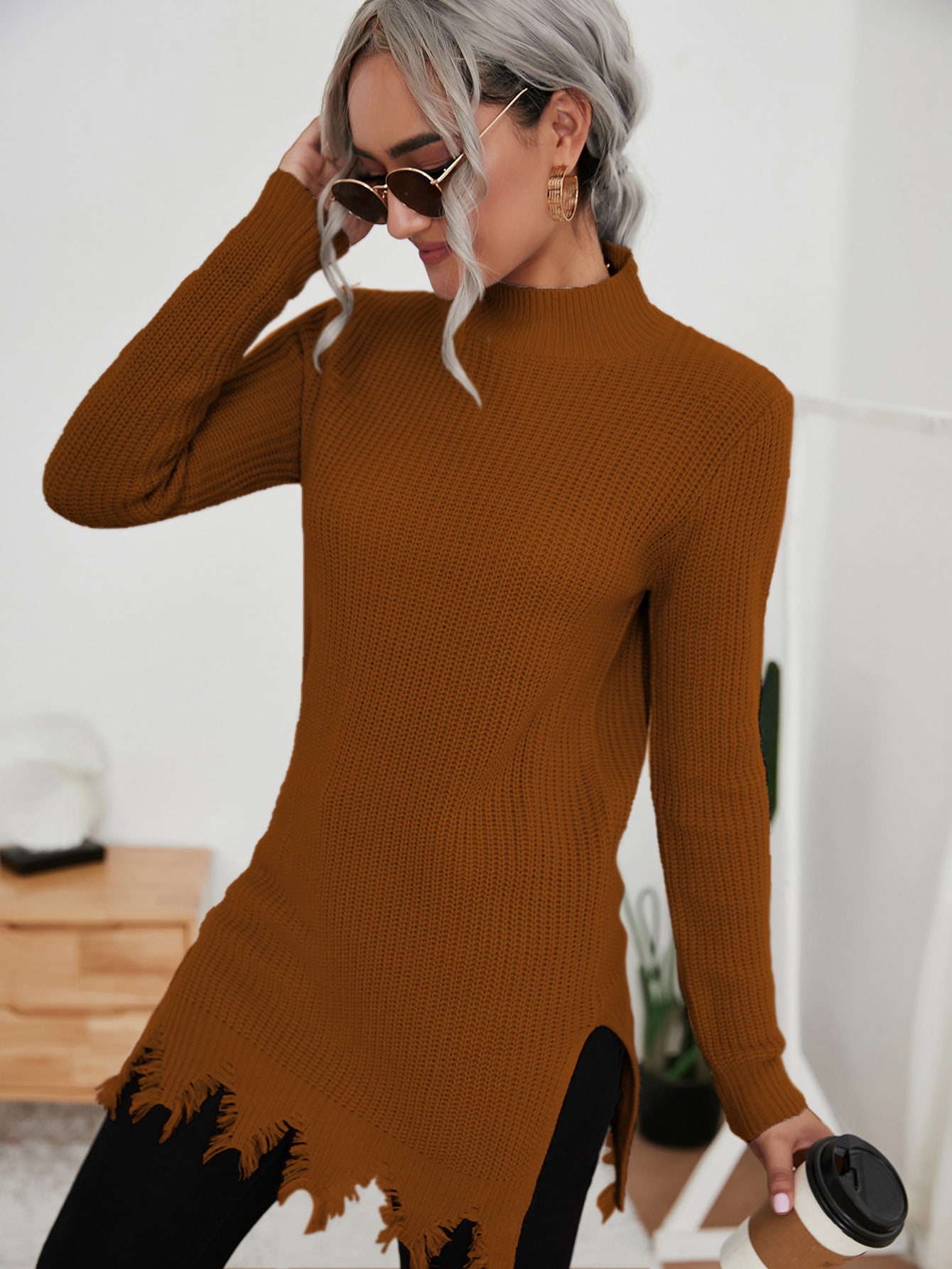 Suéter roto de cuello alto bajo con abertura