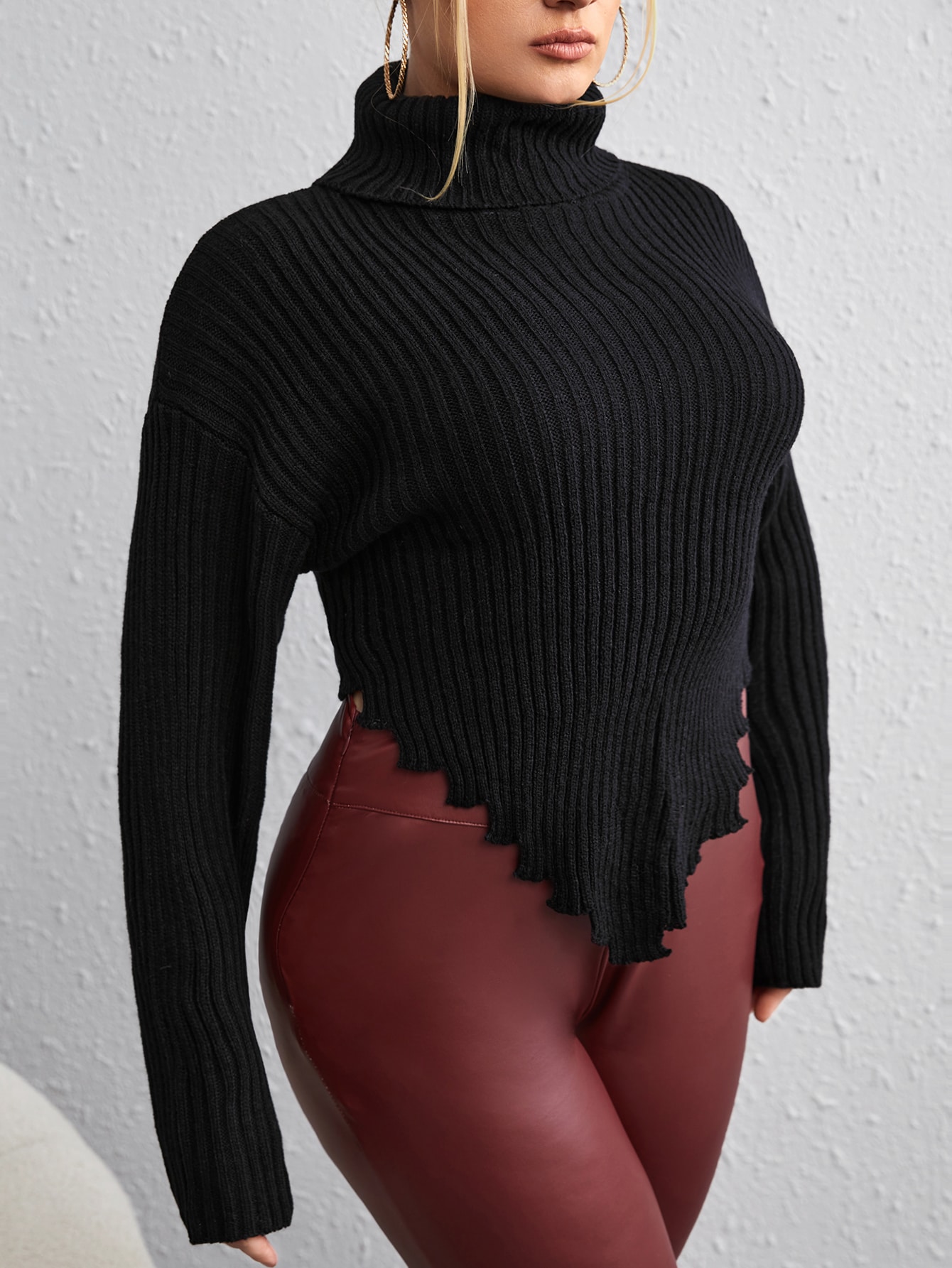 Suéter roto cuello alto de hombros caídos