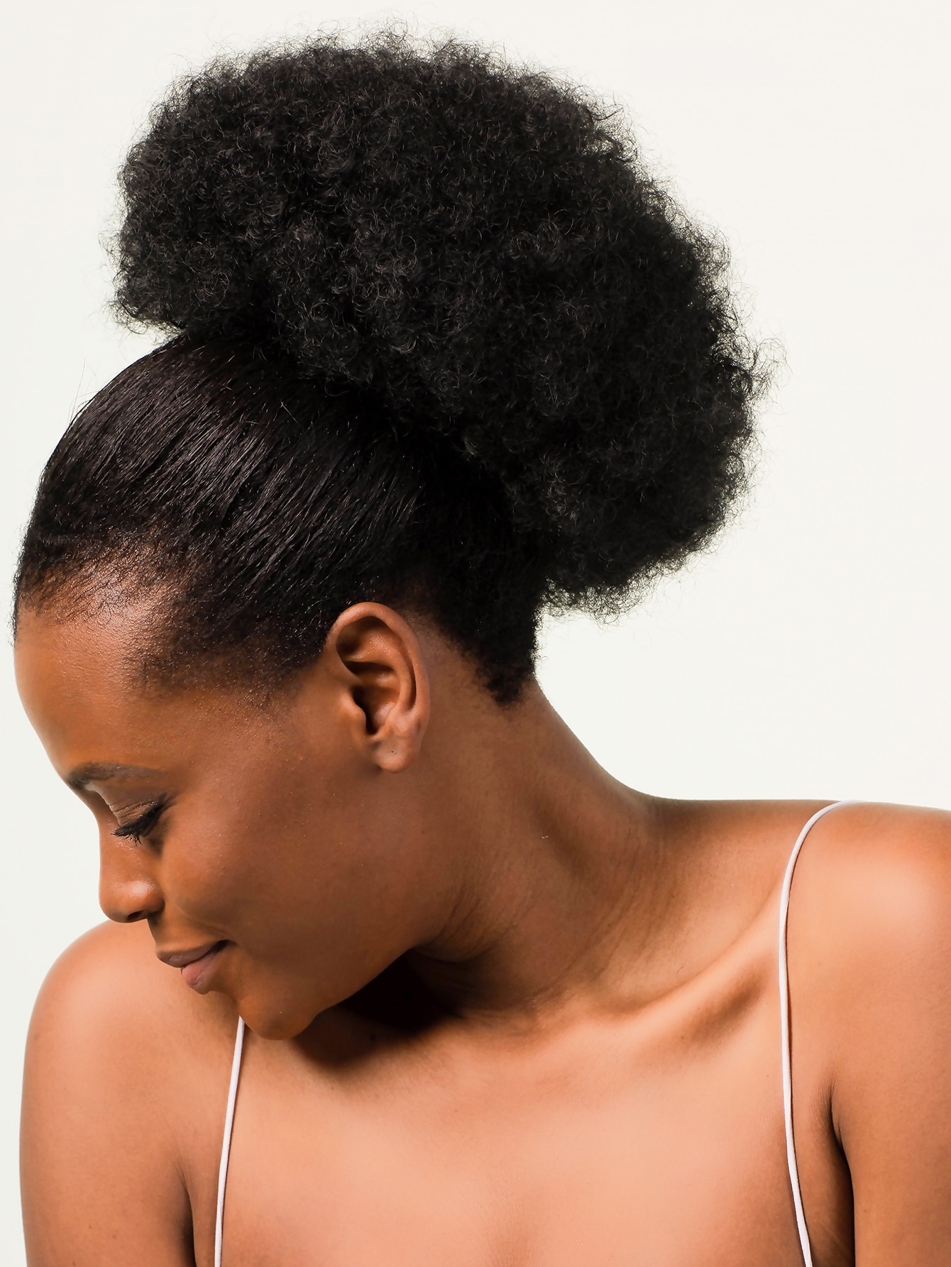 Chignon cheveux synthétique court coiffure afro bouclé