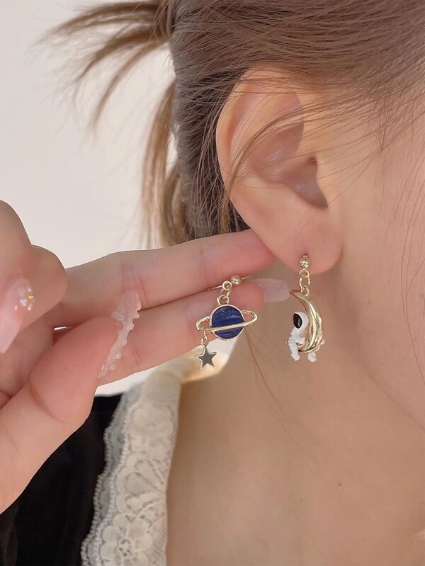 Planet & Spaceman Mismatched Drop Earrings | SHEIN UK