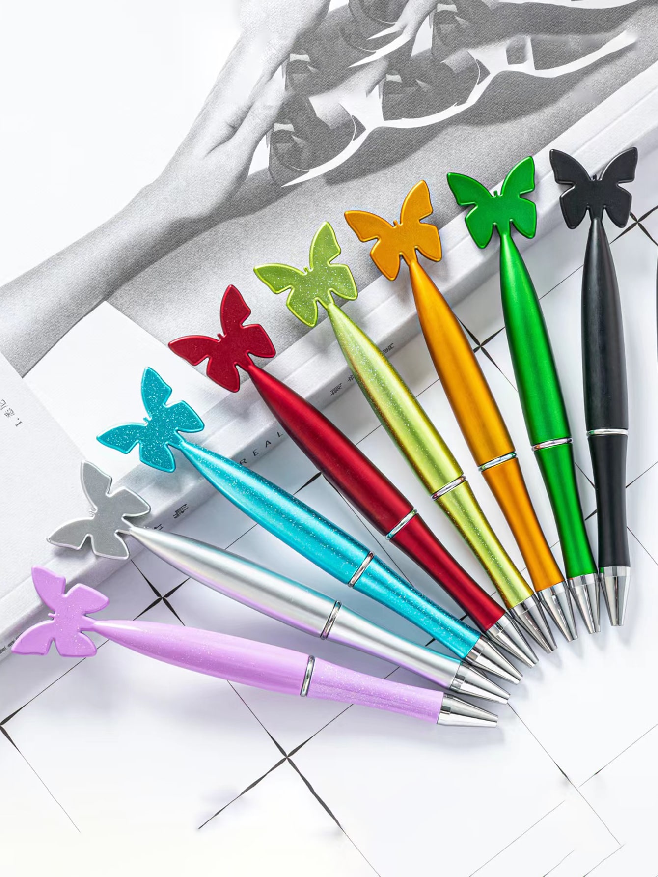 1 pezzo Penna a sfera design farfalla casuale