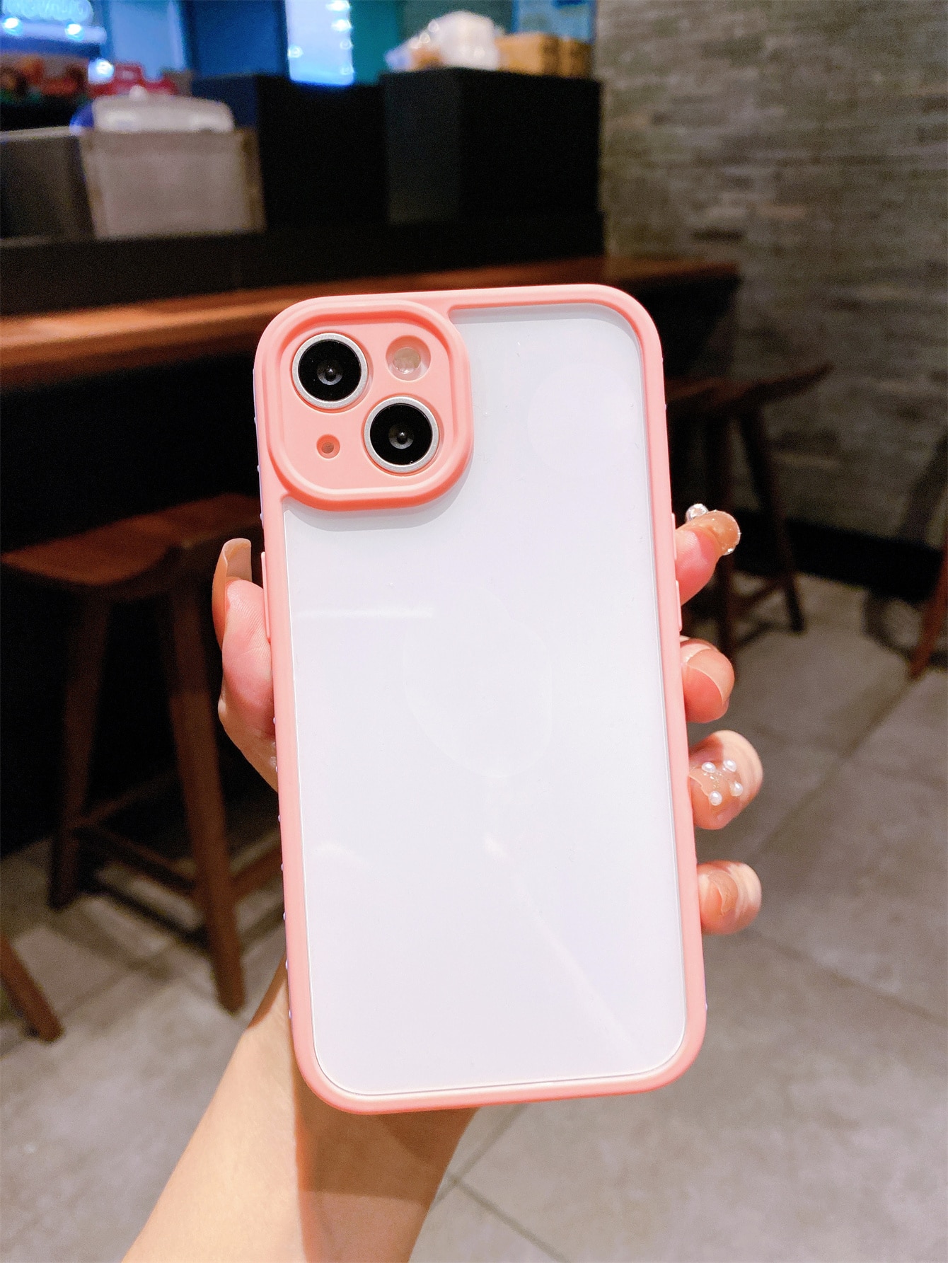 Funda de celular transparente marco en contraste