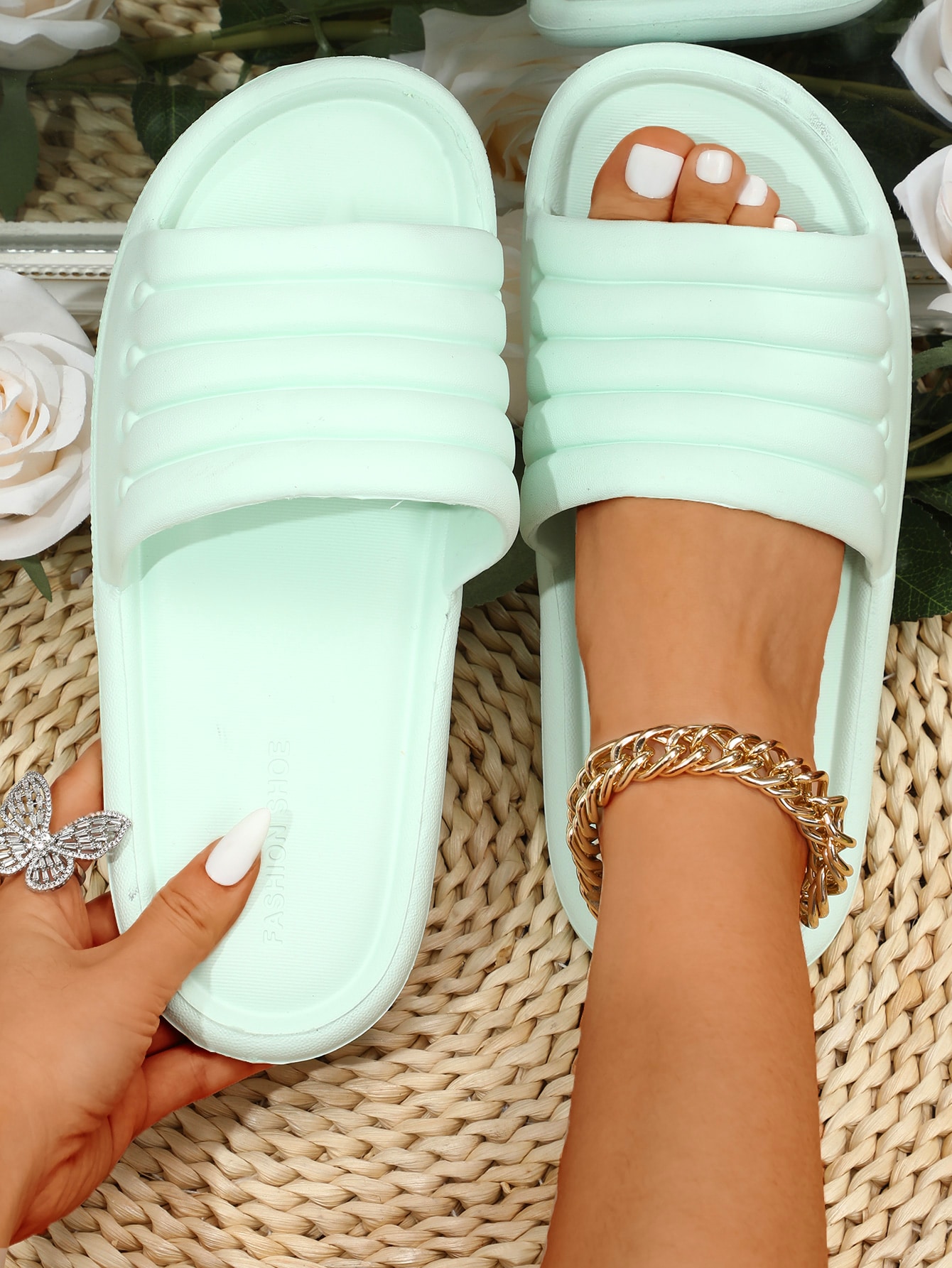 Chanclas banda única minimalista