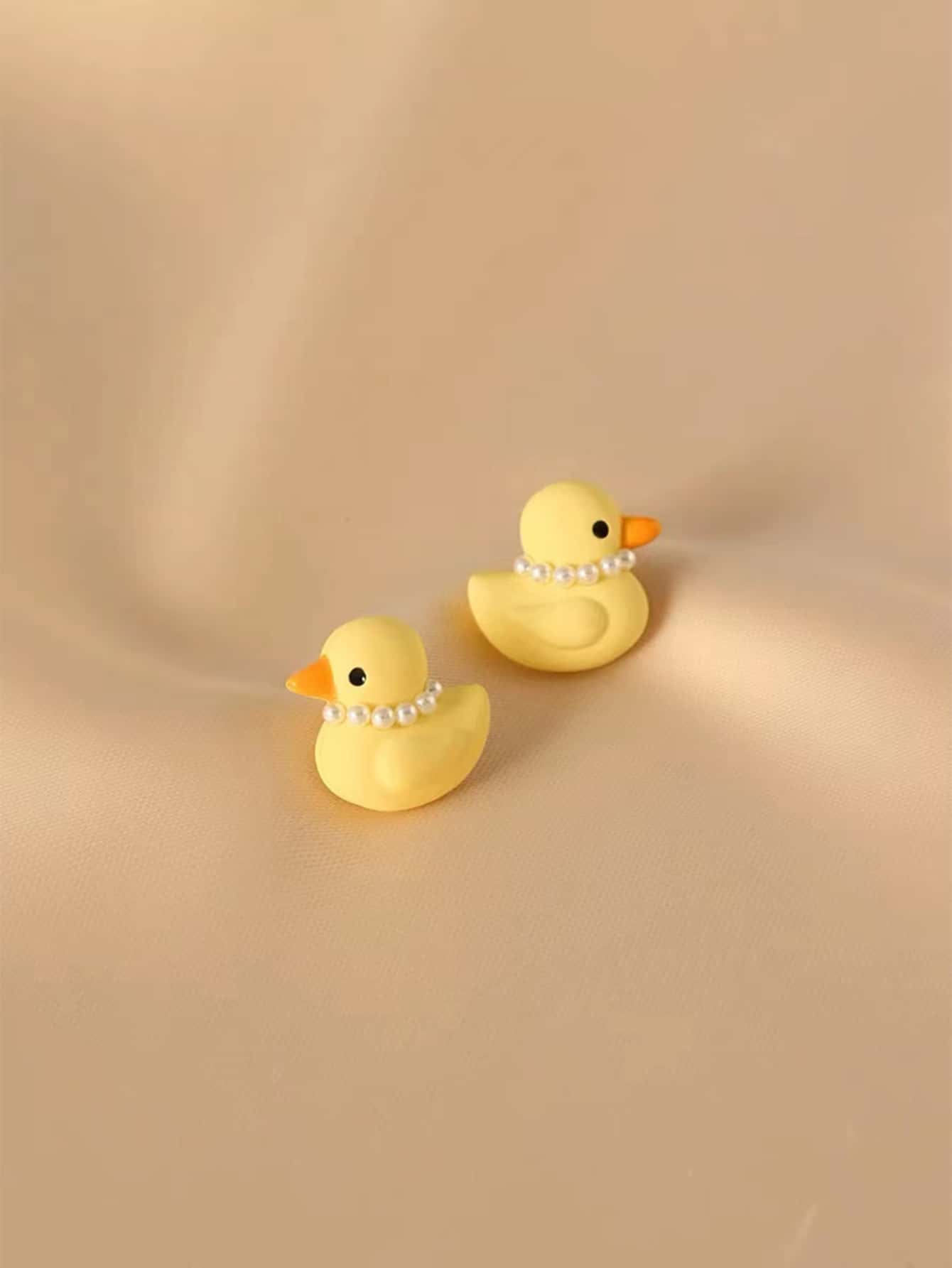 Faux Pearl Decor Duck Design Stud Earrings | SHEIN USA