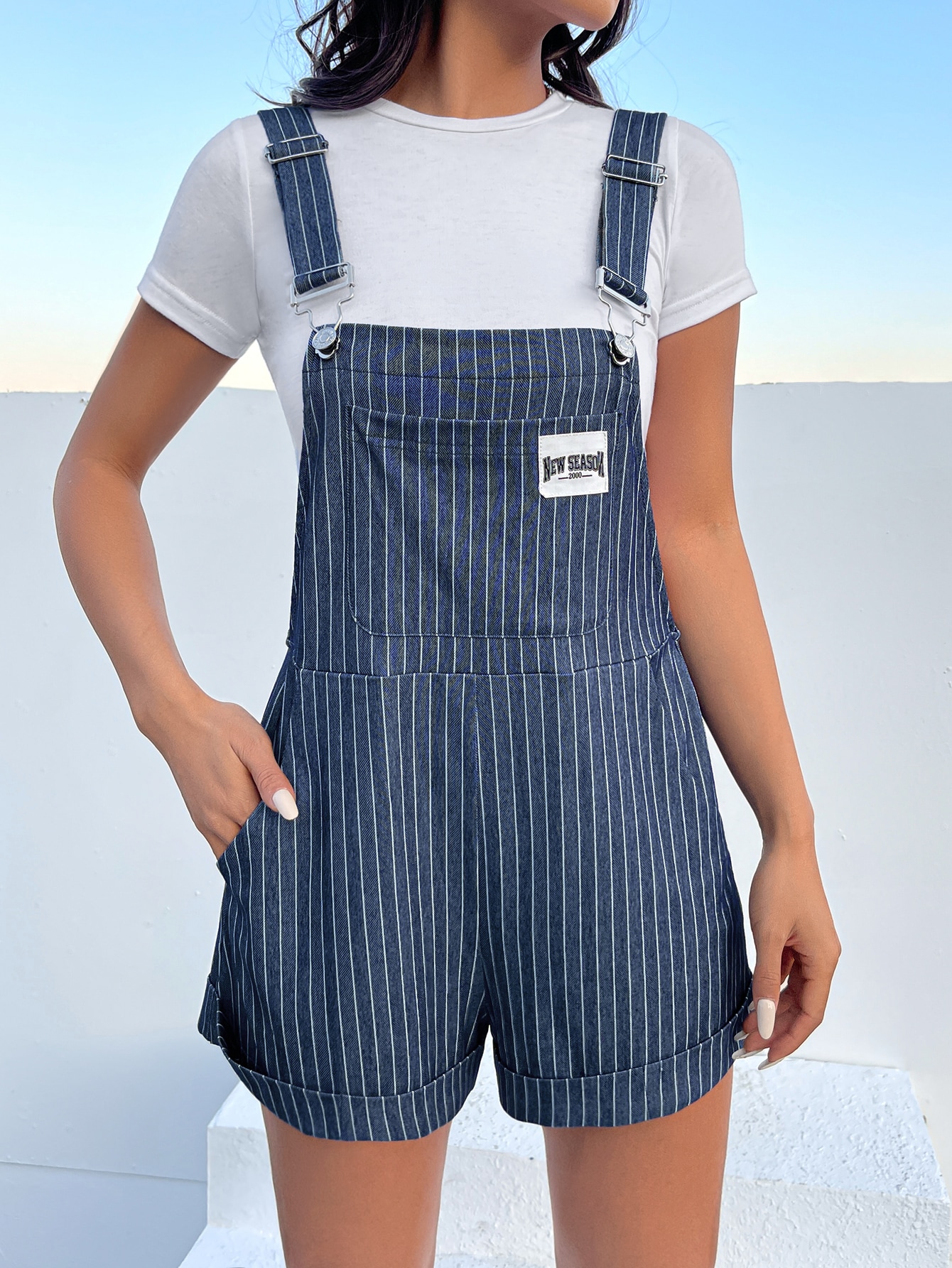 SHEIN EZwear Mono overol de rayas con diseño de parche sin camiseta