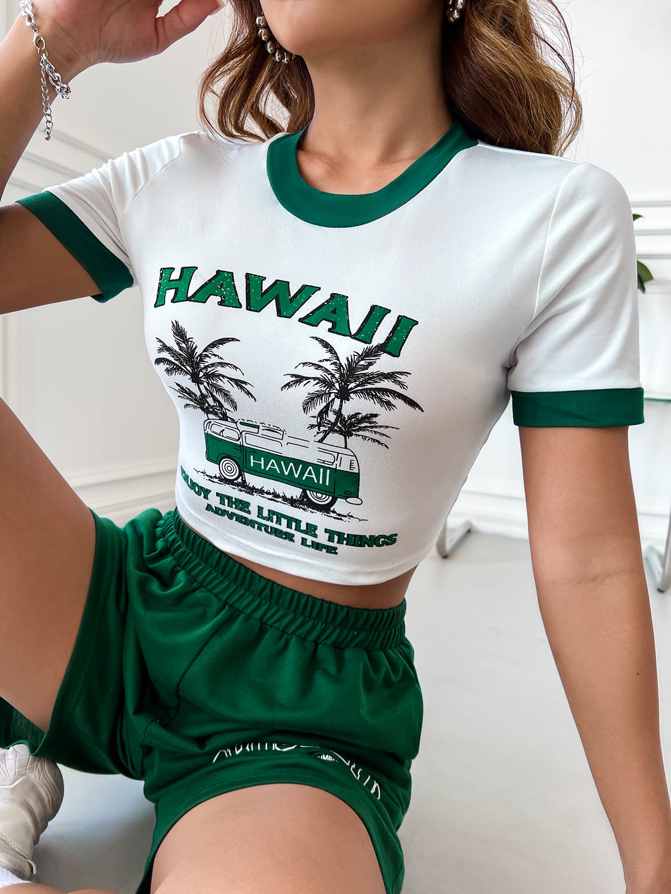 Letter & Palm Tree Print Contrast Binding Crop Tee | SHEIN USA