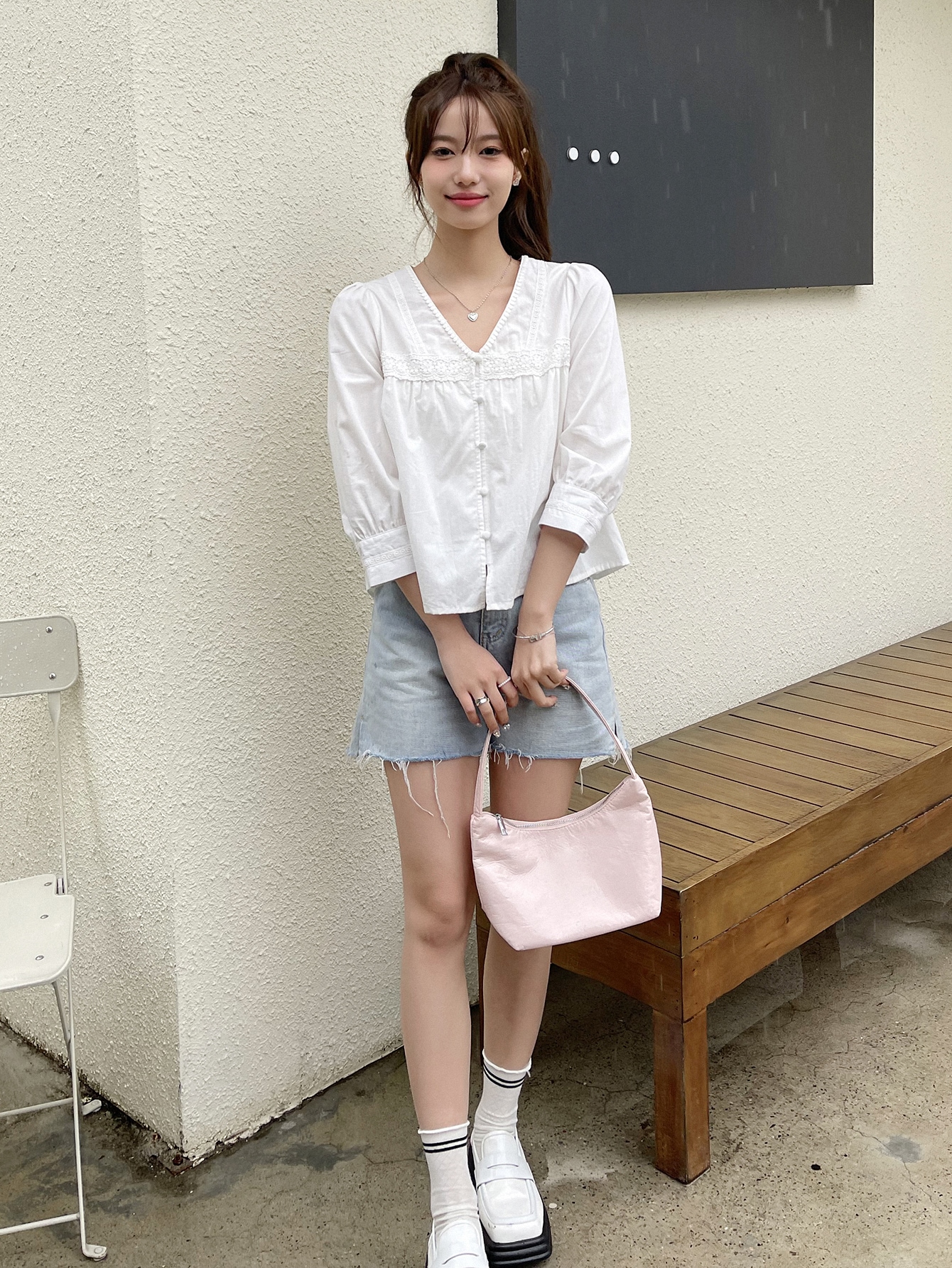 DAZY Blusa Con Botones Frontales, Manga Abullonada Y Detalle De Encaje ...