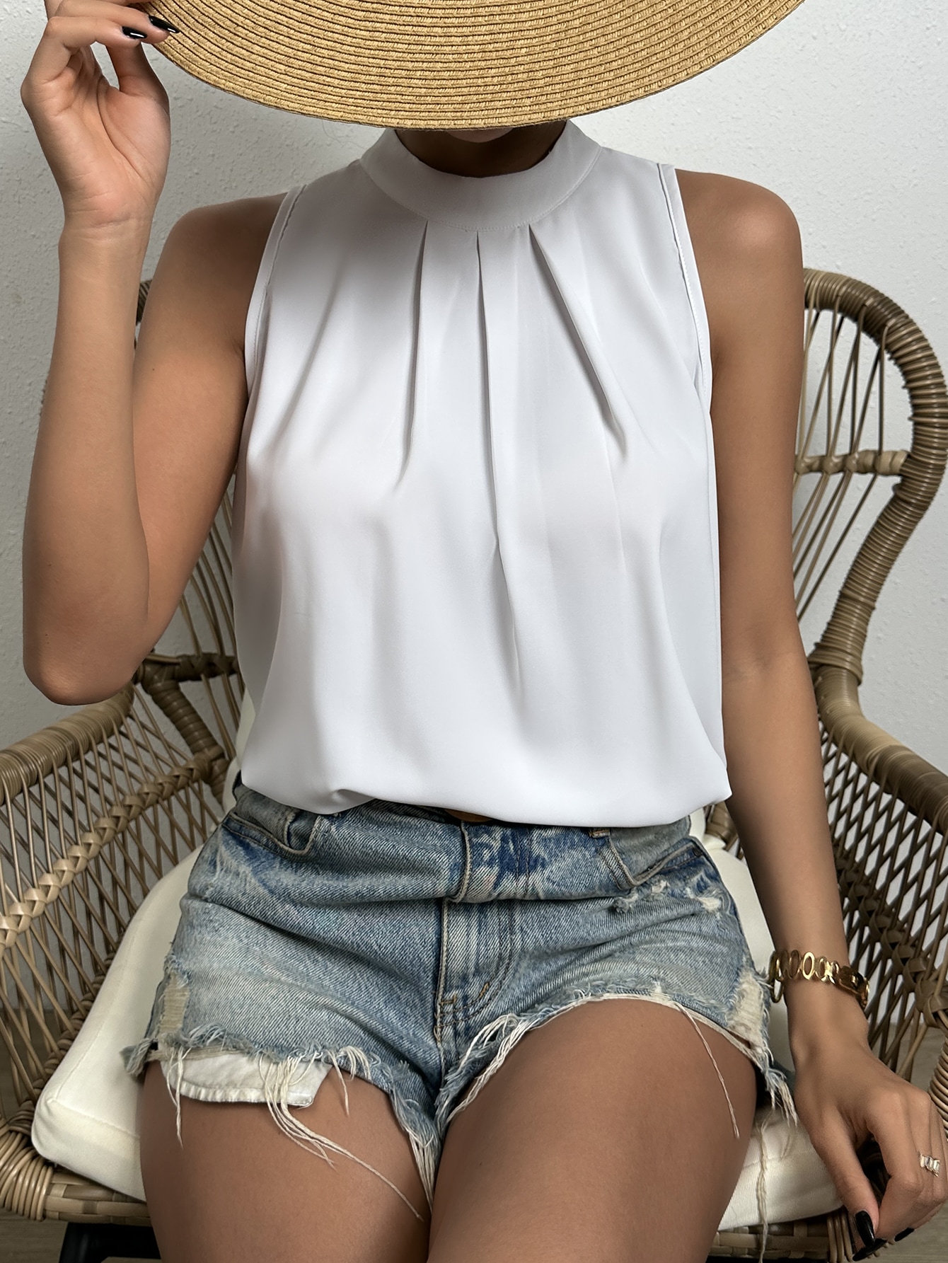 Shein Clasi Camisa Sin Manga Unicolor De Espalda Con Abertura De Ojo