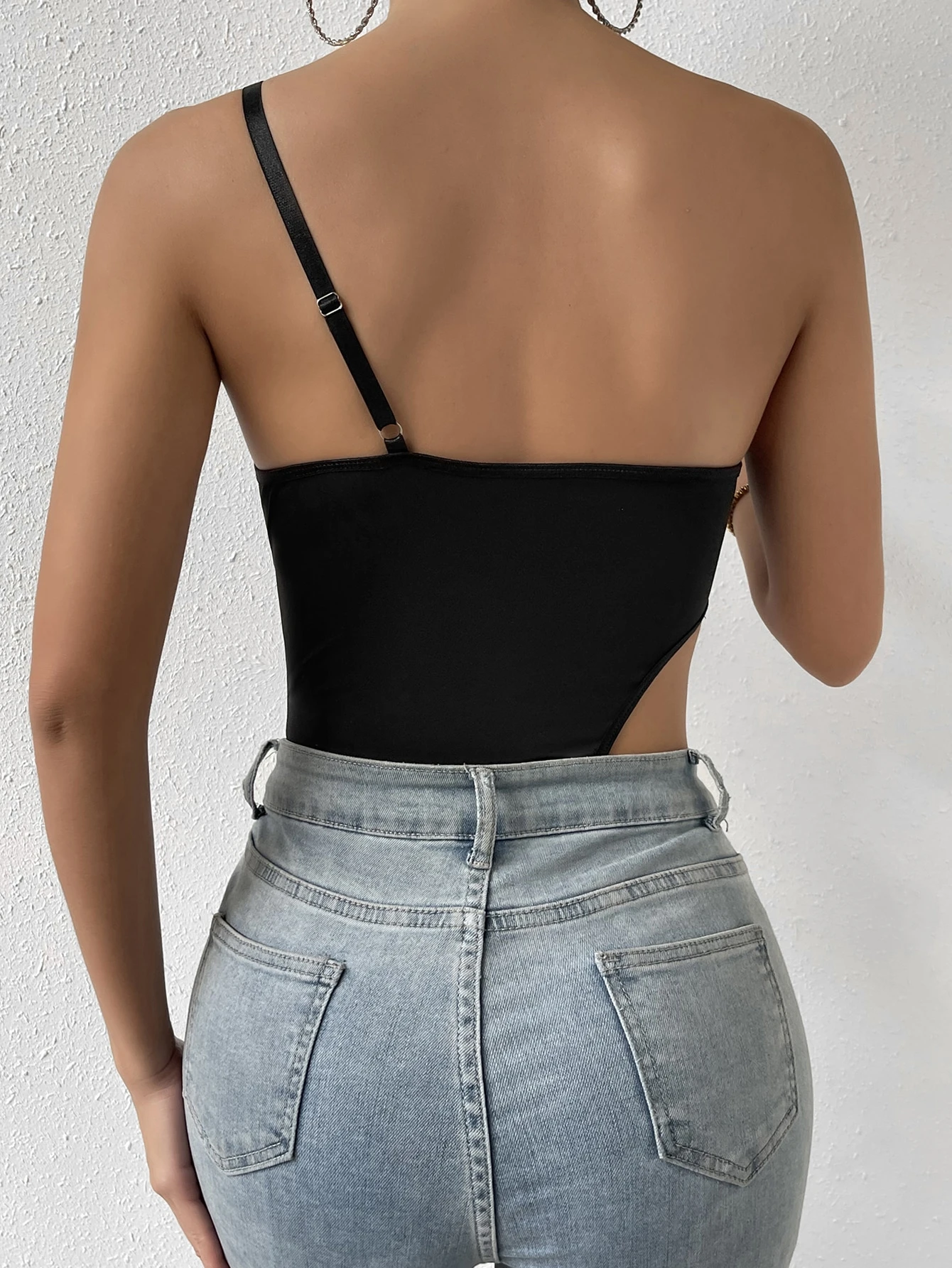 Shein Sxy Body Mit Kette Detail Ausschnitt Einer Schulter Frei