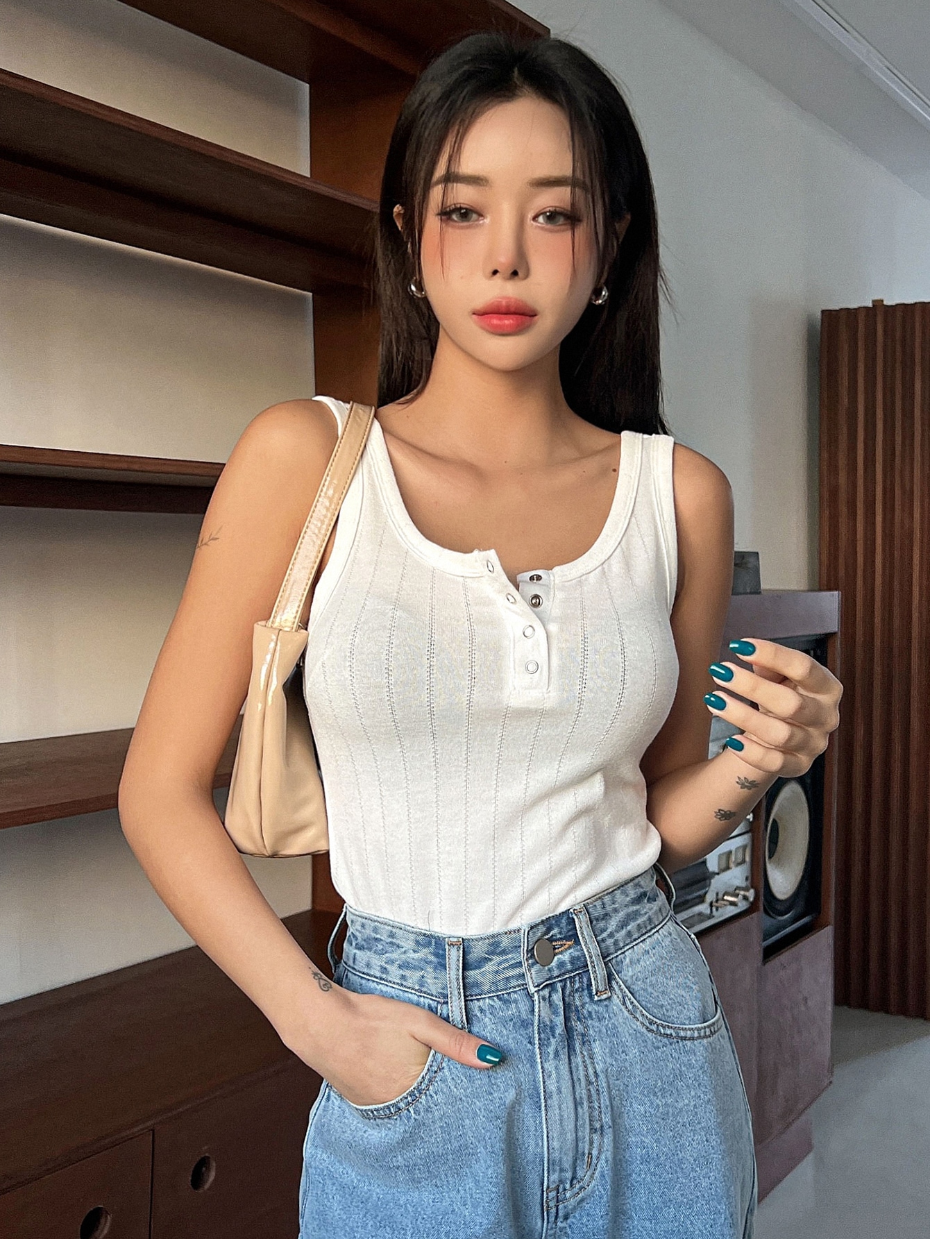 DAZY Top tank con botón | Moda de Mujer | SHEIN México