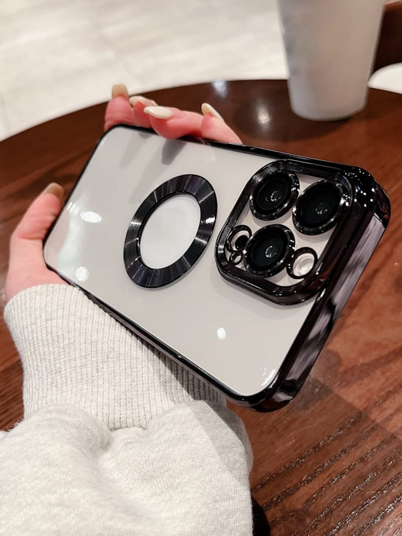 Funda de celular transparente con abertura