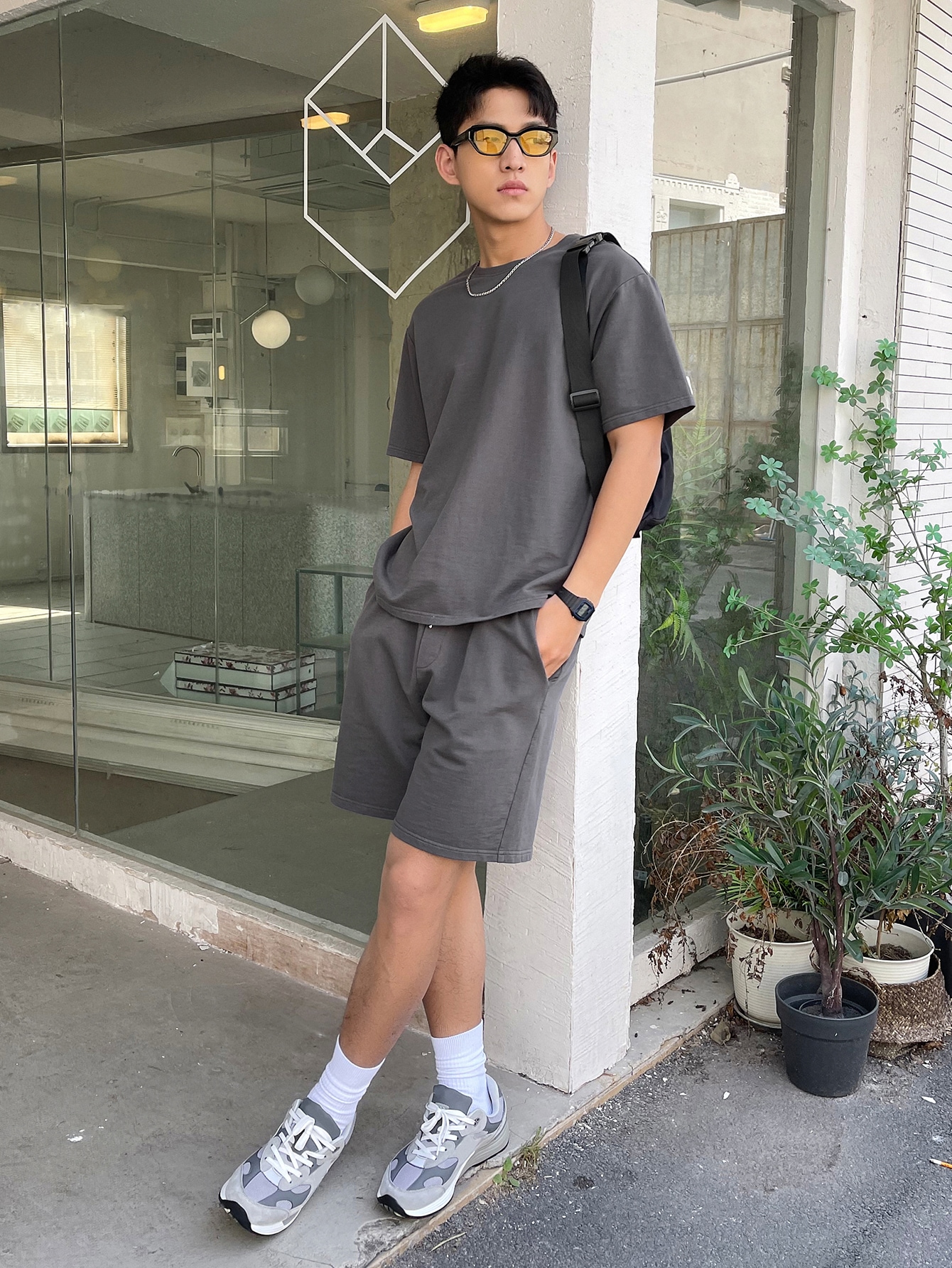 DAZY Men Cotton Solid Tee & Slant Pocket Shorts | SHEIN UK