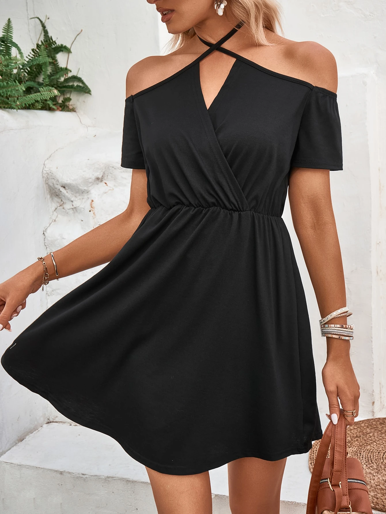 SHEIN VCAY Robe Trapèze Unicolore Croisé Ras-Du-Cou | Mode en ligne ...