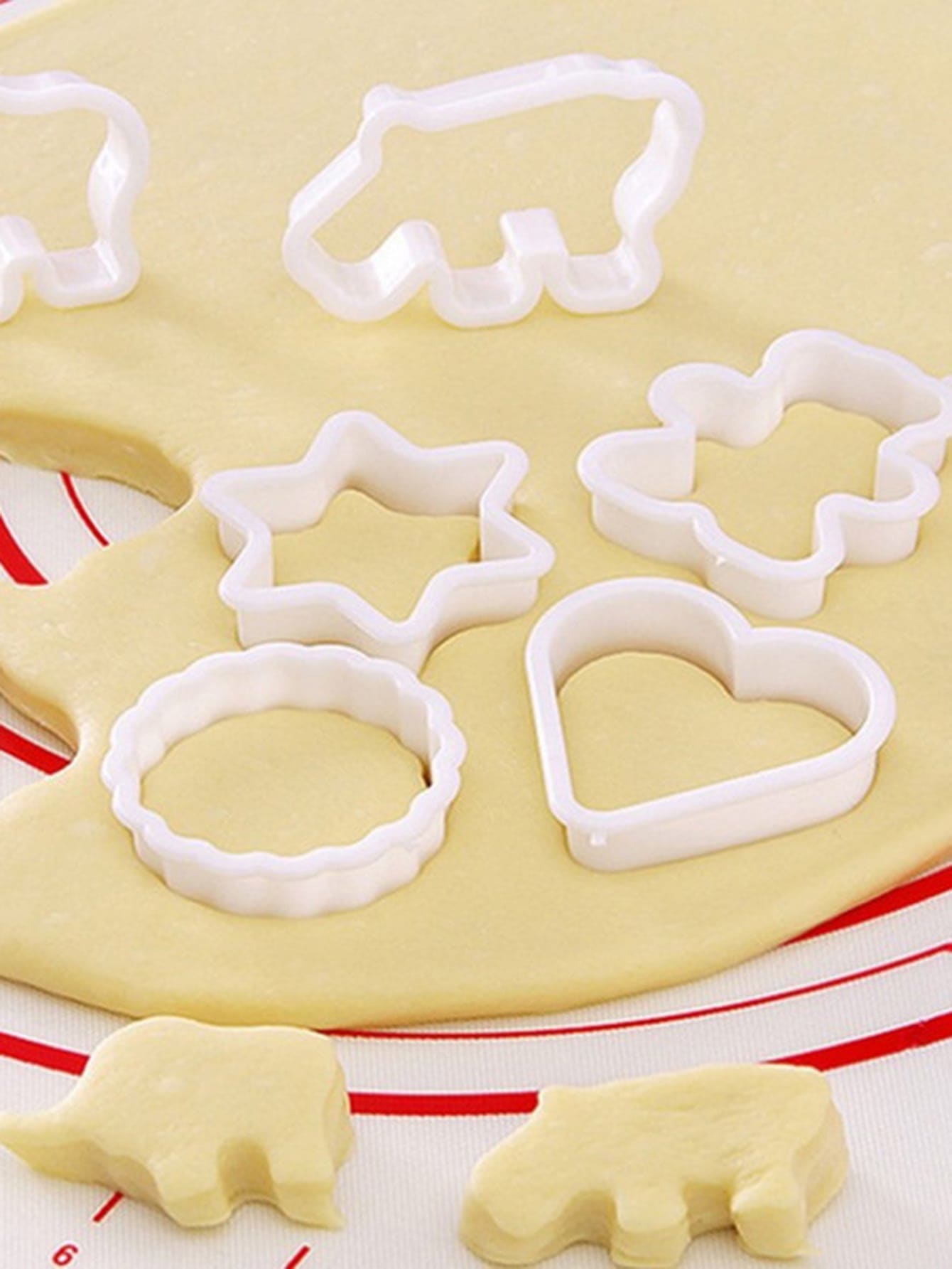 6pcs/set Cartoon Shaped Random Color Cookie Cutter, Simple White PP ...