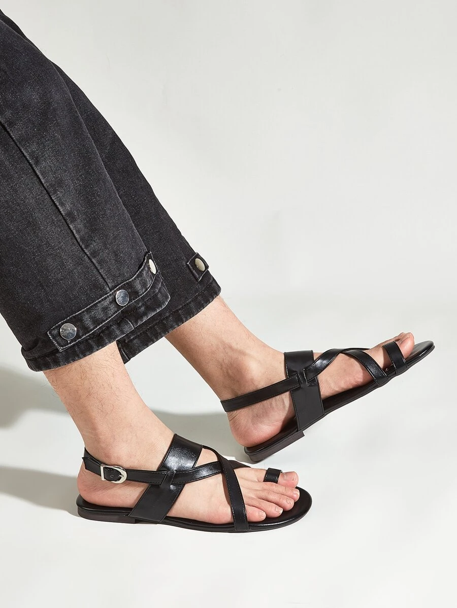 Men Buckle Decor Thong Sandals, Unisex Outdoor Black Sandals | SHEIN USA