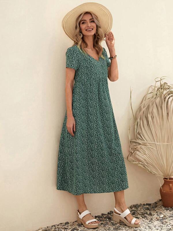 EMERY ROSE Ditsy Floral Print V Neck Slant Pocket Dress | SHEIN UK