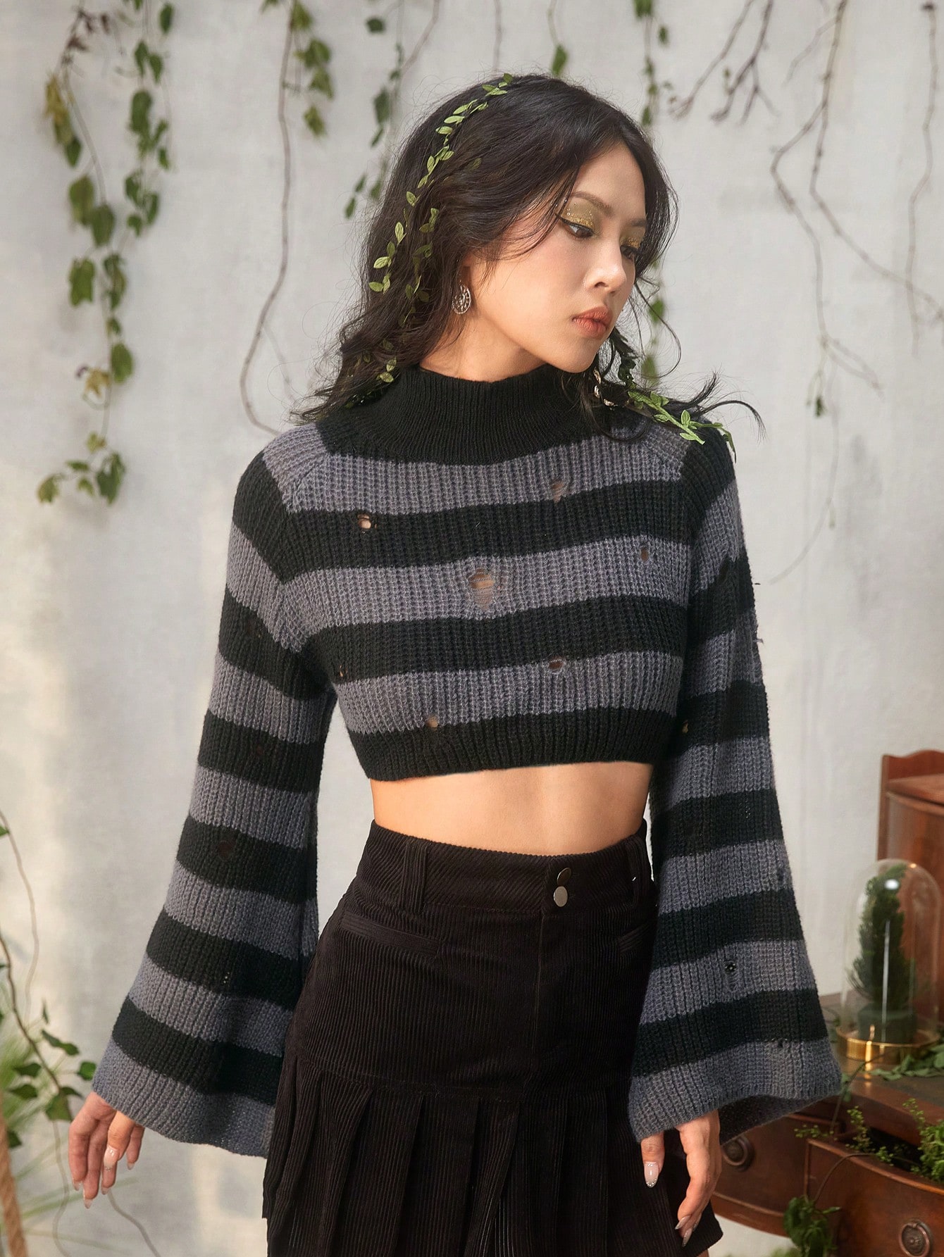 ROMWE Fairycore Striped Pattern Ripped Crop Sweater | SHEIN