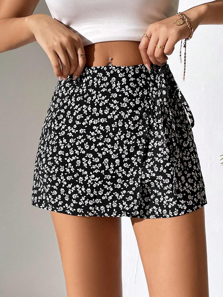 SHEIN PETITE Ditsy Floral Print Knot Side Wrap Hem Summer Skort | SHEIN USA
