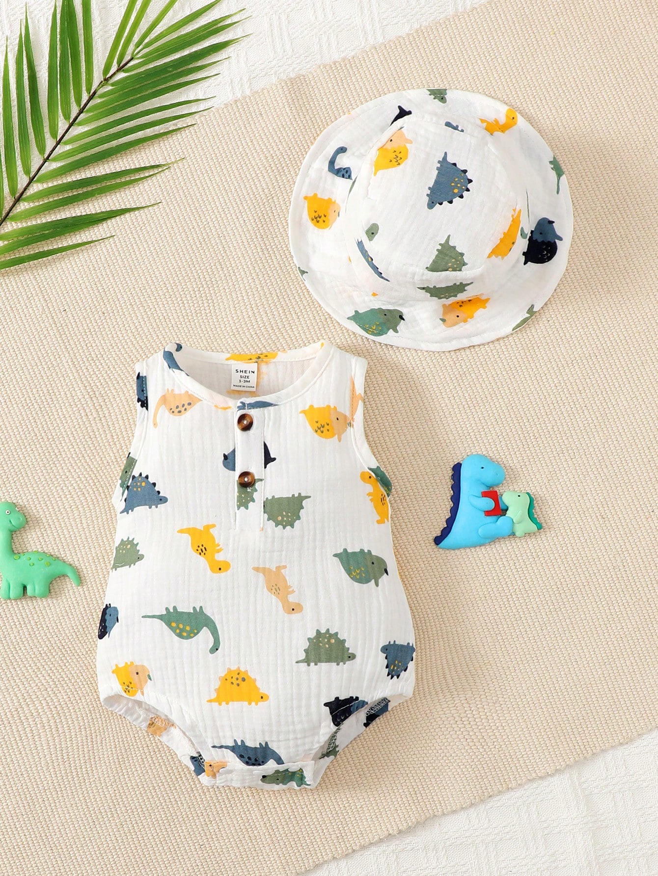 SHEIN Newborn Baby Boy Dinosaur Print Tank Bodysuit & Hat