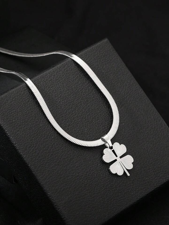 Black And White Shamrock Chain