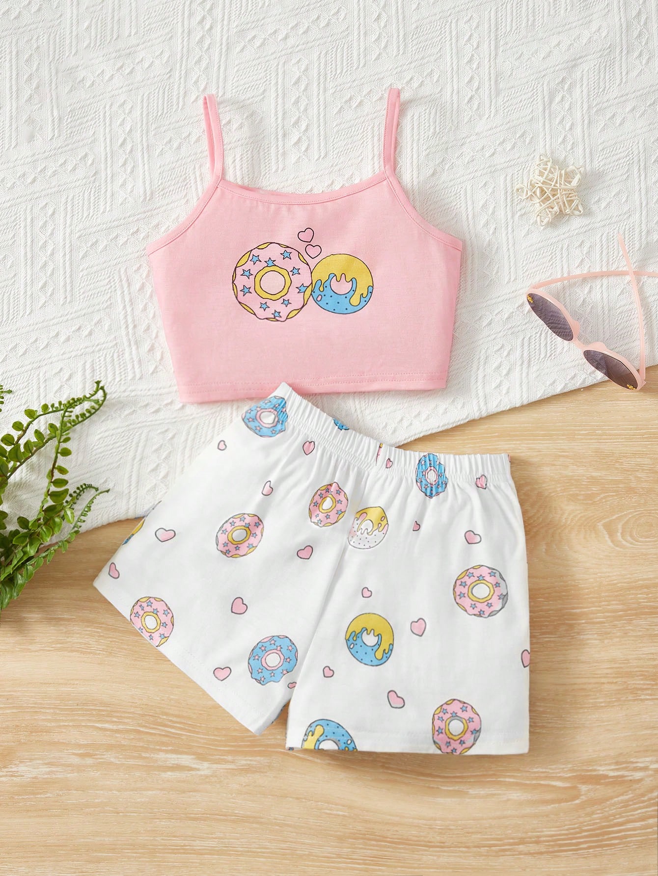 SHEIN Petite fille Ensemble de pyjama short & top à fines brides à imprimé donut | Mode en ligne ...
