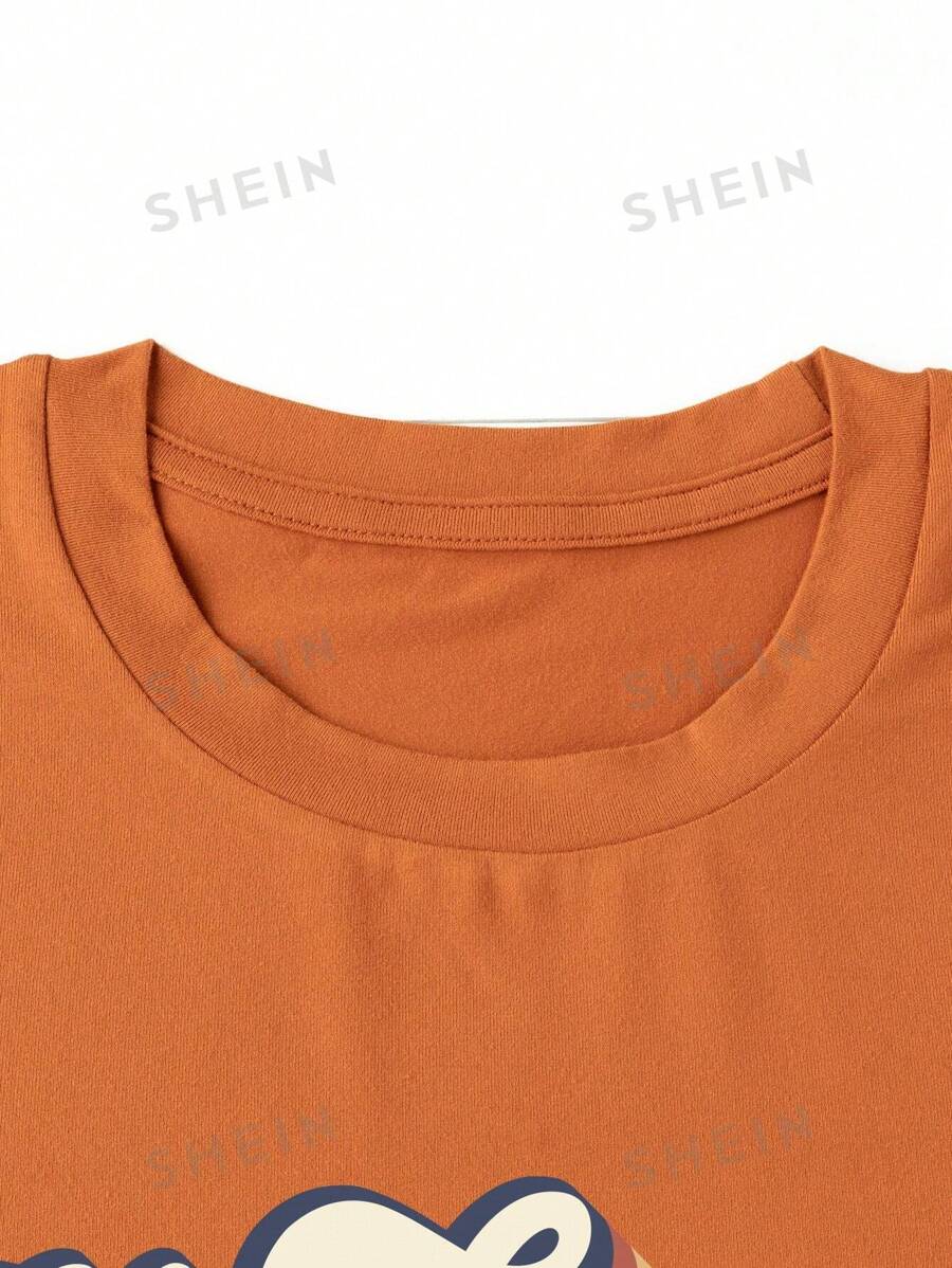 SHEIN EZwear Maglietta girocollo con grafica con slogan di taglia extra realizzata negli anni 70 ...