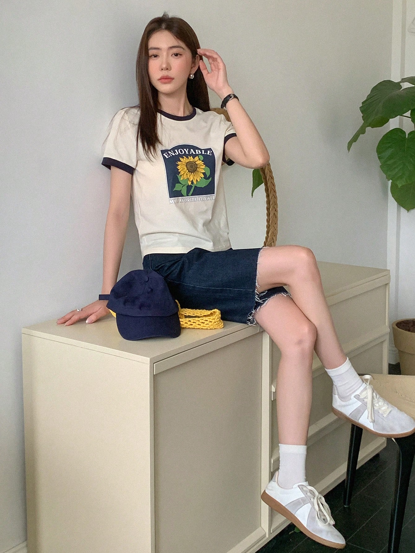 DAZY Camiseta con girasol & con estampado de letra ribete en contraste ...