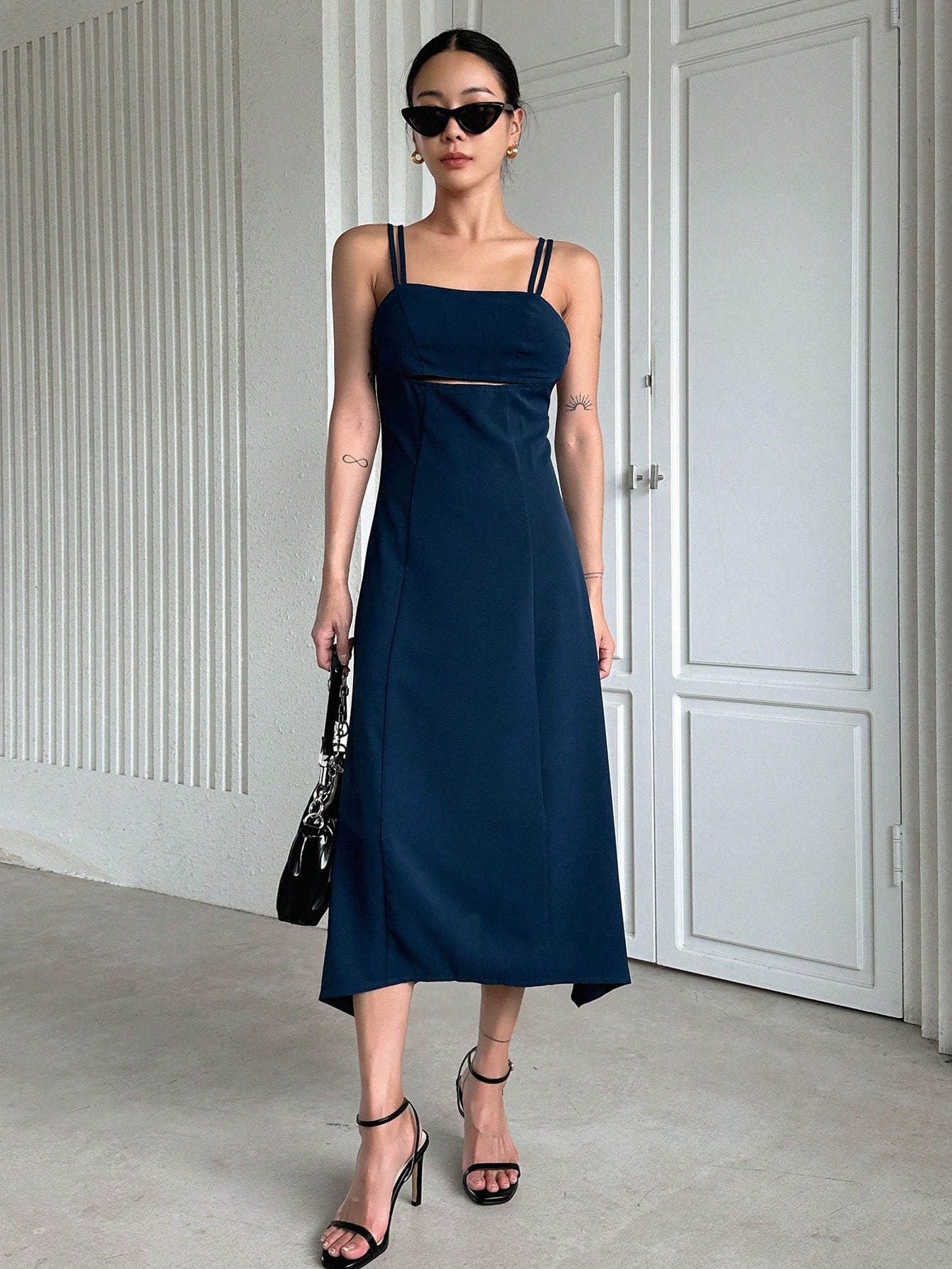 Dazy Designer Robe Caraco Découpée Sur Le Devant | Mode en ligne ...