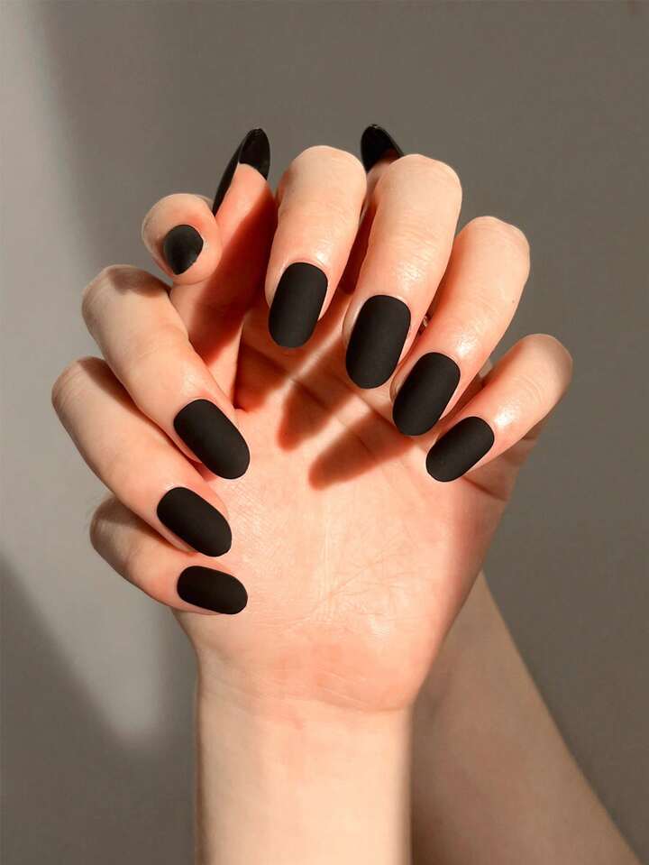 Black Round Acrylic Nails