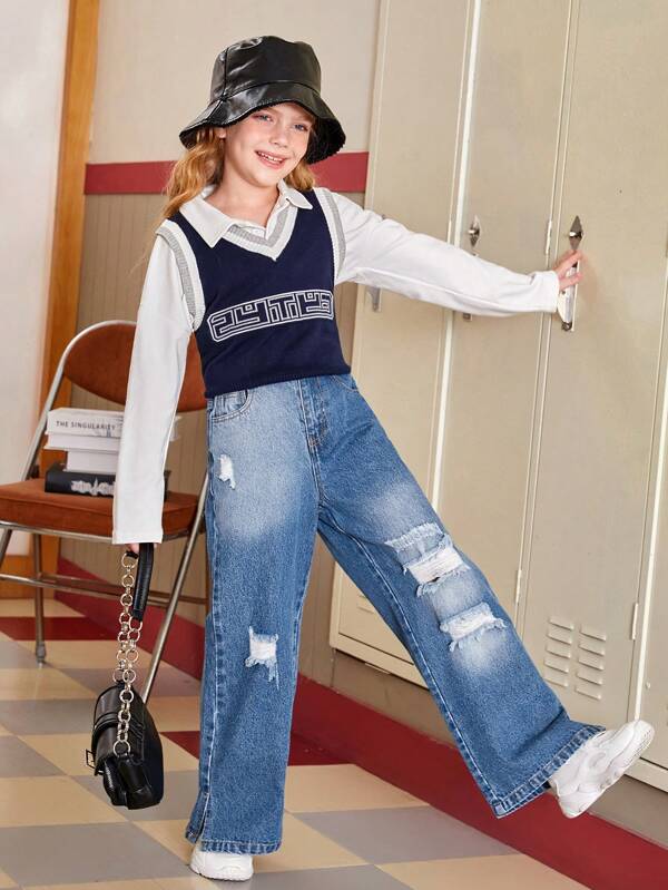 Chica preadolescente Jeans desgarro bajo con abertura de pierna ancha ...