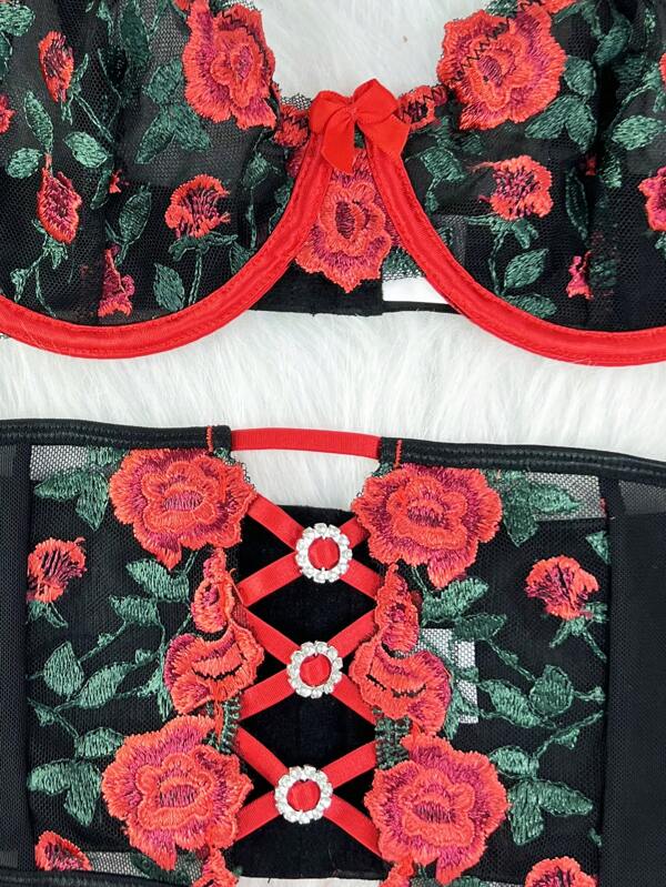 Floral Embroidery Underwire Garter Lingerie Set With 1pair Stocking For