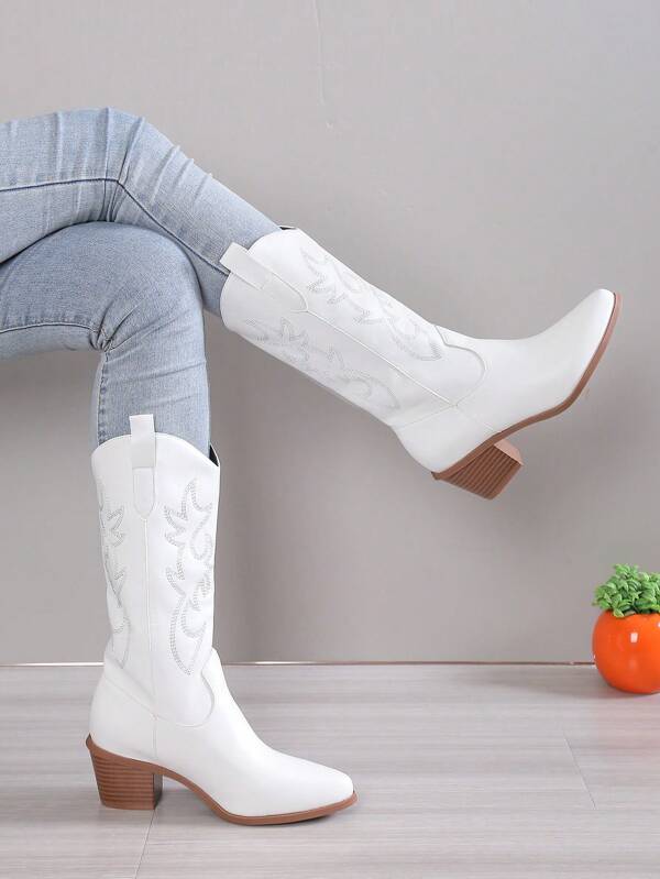 Botas estilo occidental con bordado con cortado en V para mujeres ...