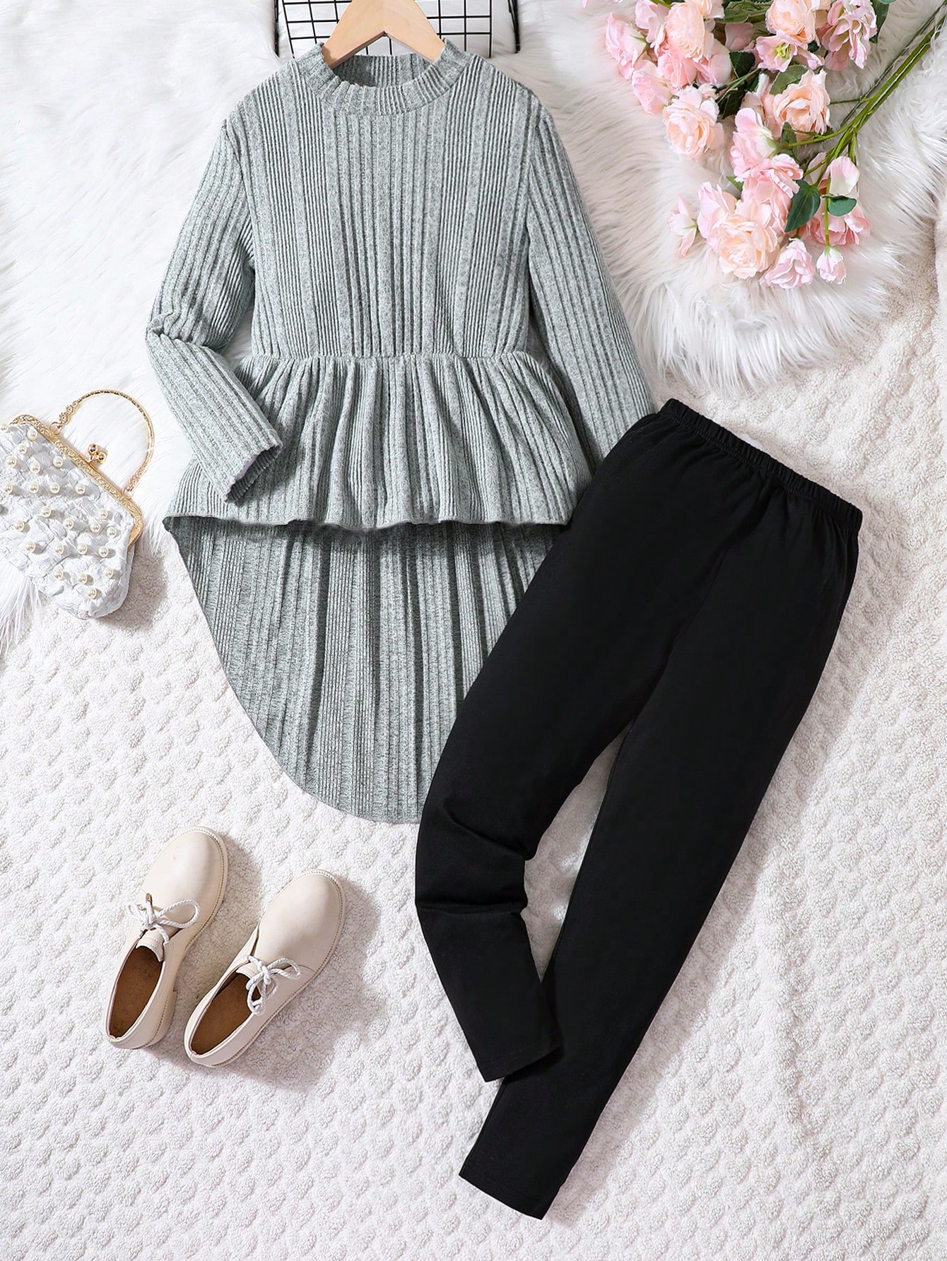 Chica preadolescente Leggings con camiseta de cuello alto bajo ...