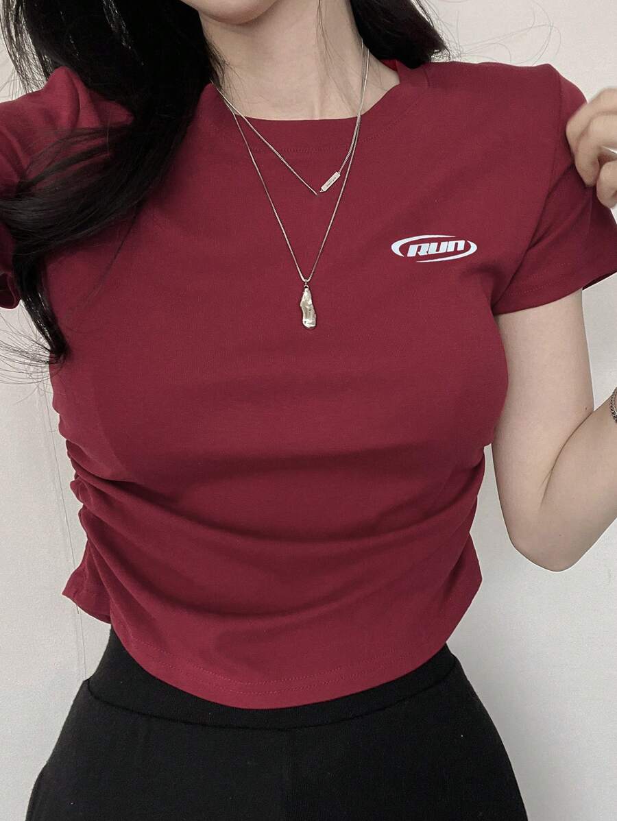 DAZY 文字グラフィック シャーリングサイド クロップシャツ | #SHEIN新春SALE