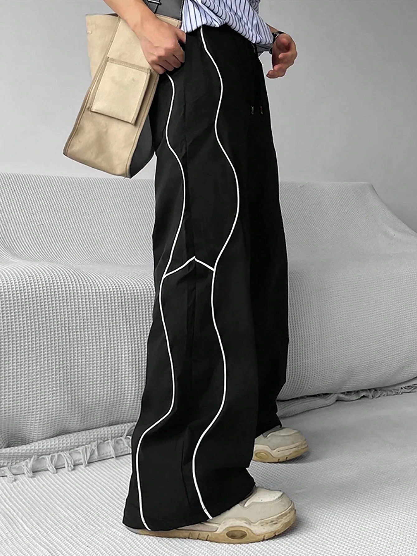 Manfinity Hypemode Loose-Fitting Men's Baggy Pants With Contrast Piping ...