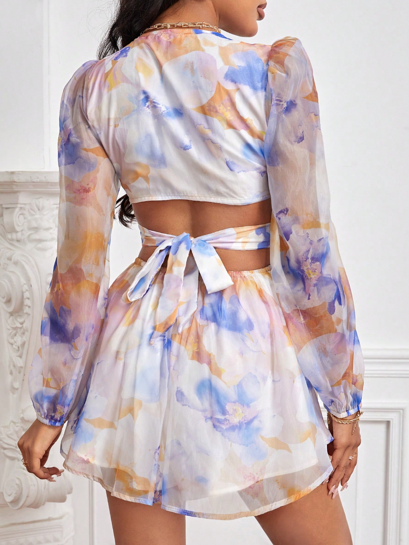 SHEIN VCAY รอมเปอร์ มัดย้อม คัตเอาท์ เอว คอวีลึก แขนโคมไฟ ผ้าโปร่งบาง | SHEIN TH