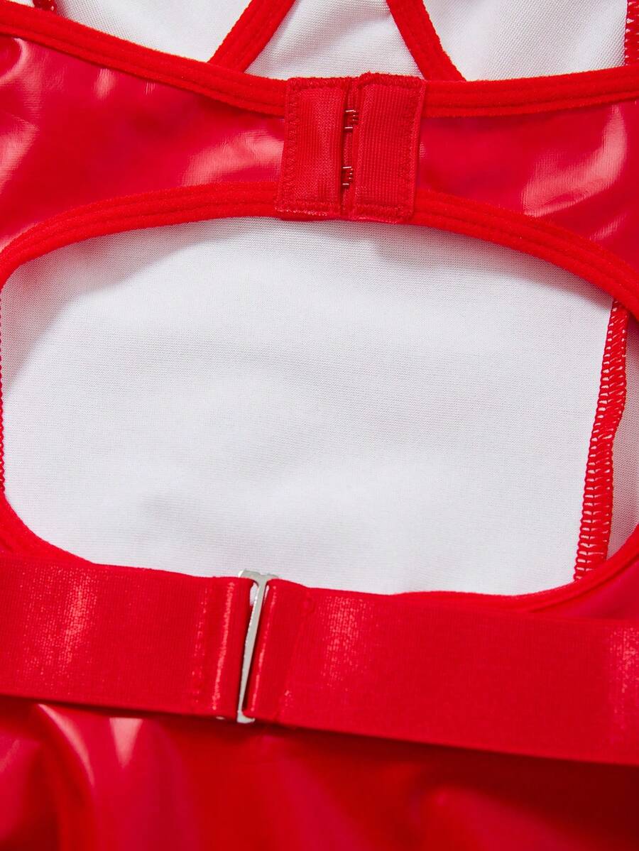 SHEIN AltCore فستان هالتر بتفاصيل حلقات معدنية وجلدي جوث مع سروال داخلي ...