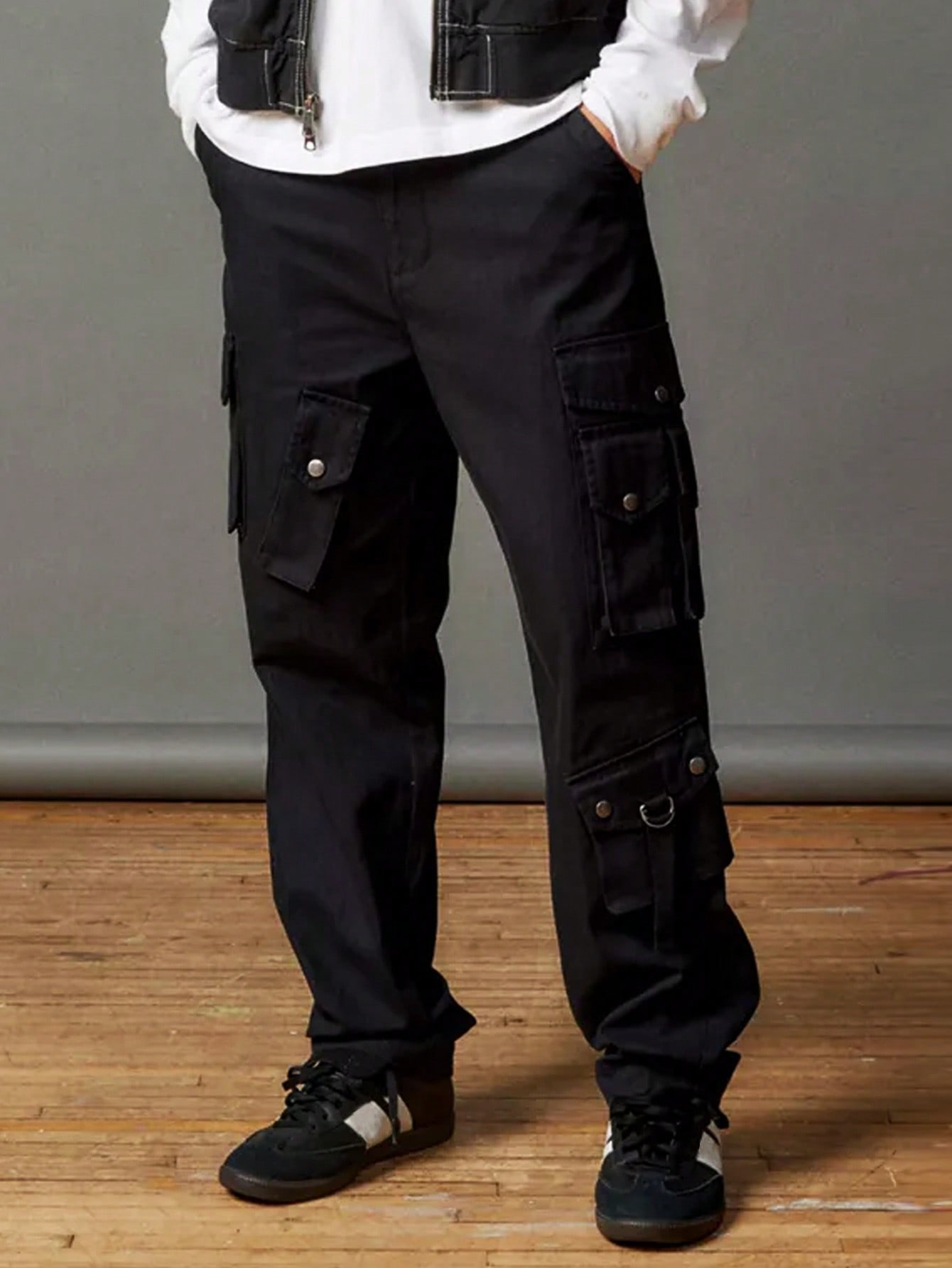 Manfinity LEGND Loose Fit Men's Cargo Pants With Flap Pockets And Side ...