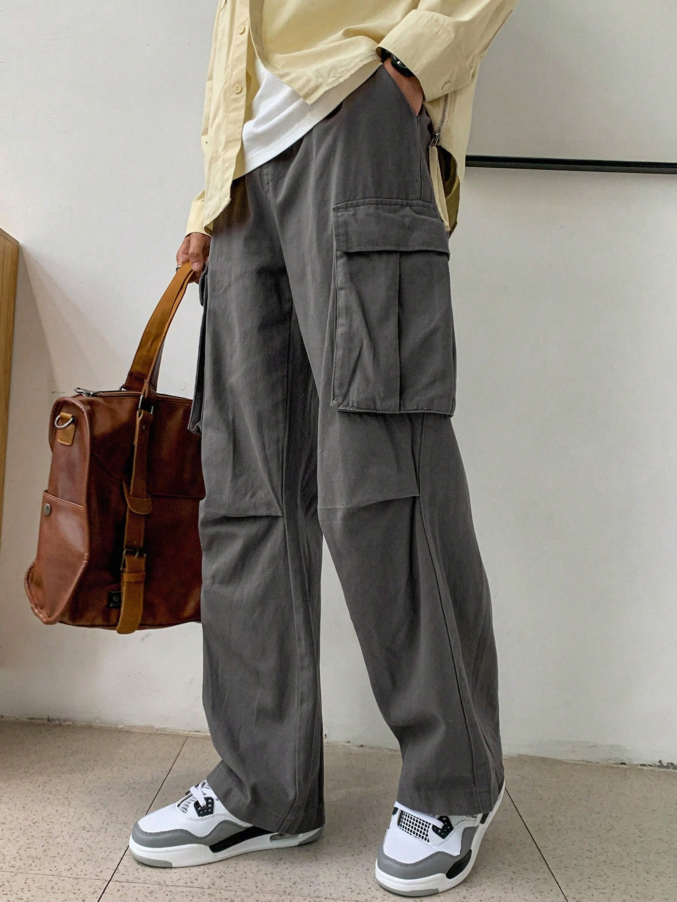 DAZY Men Flap Pocket Side Drawstring Waist Cargo Pants | SHEIN UK