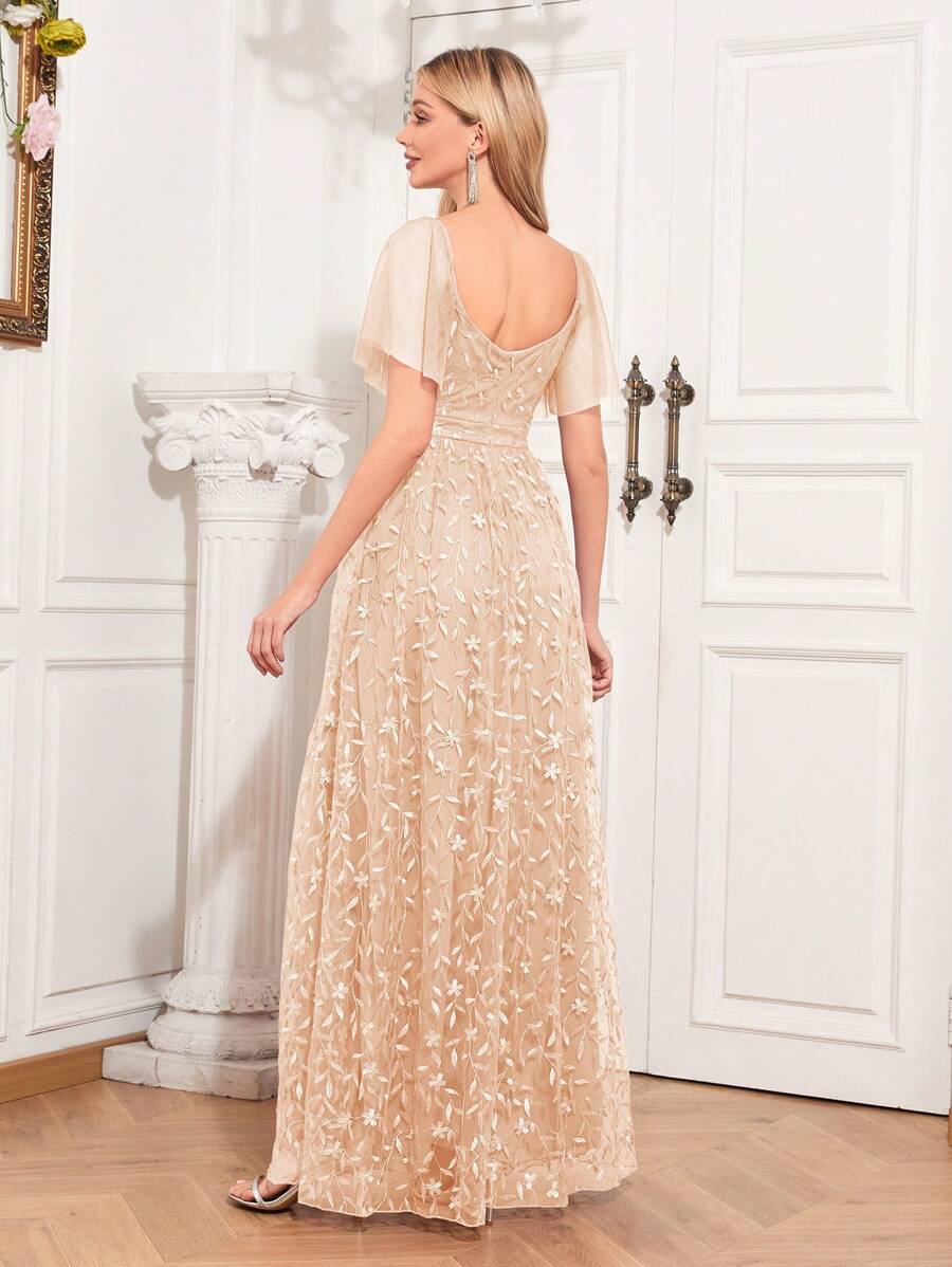 V-Neck Embroidered Lace A-Line Prom Dress | SHEIN UK