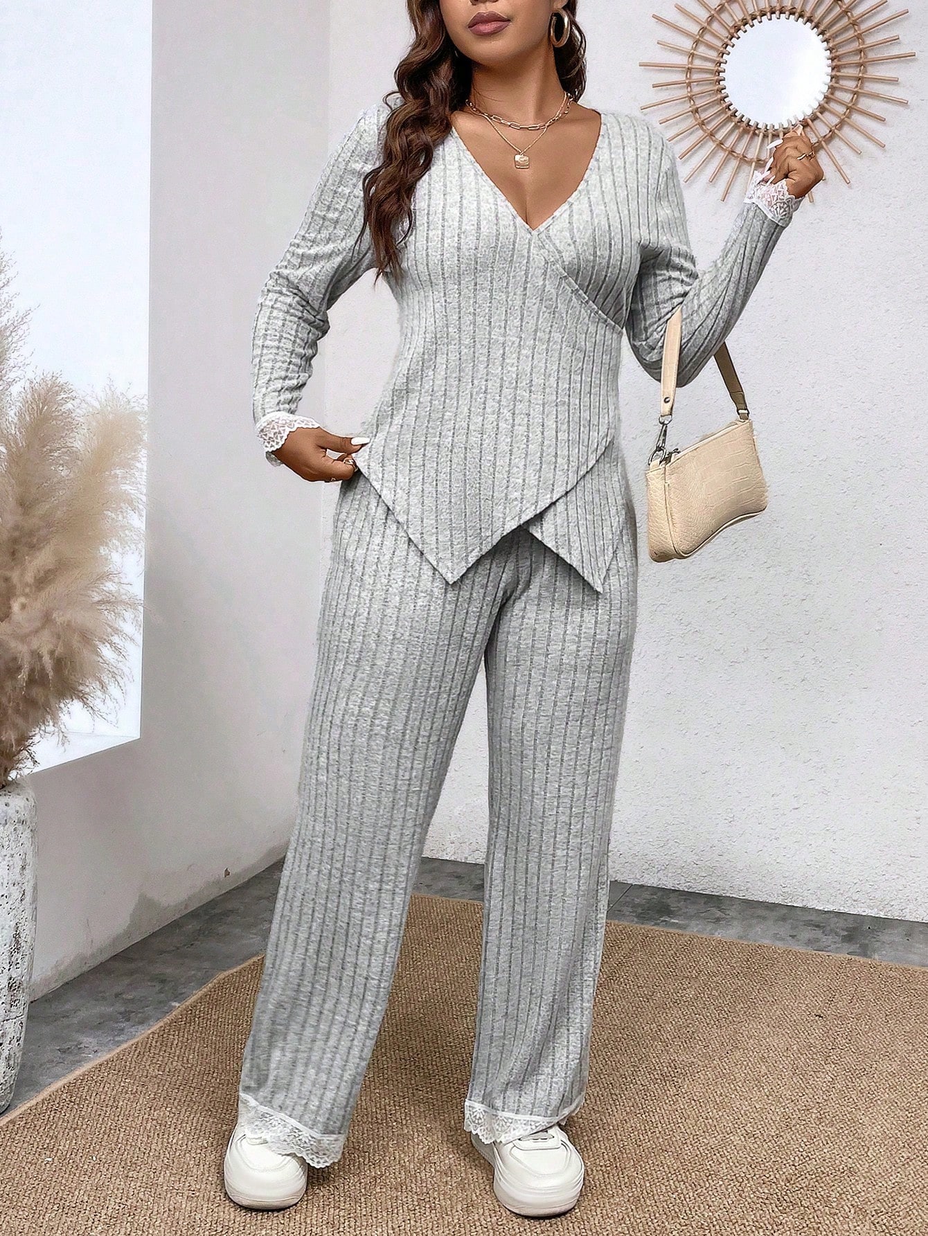 SHEIN Essnce 1 T-shirt Croisé Devant Et 1 Pantalon En Dentelle Pour Les ...