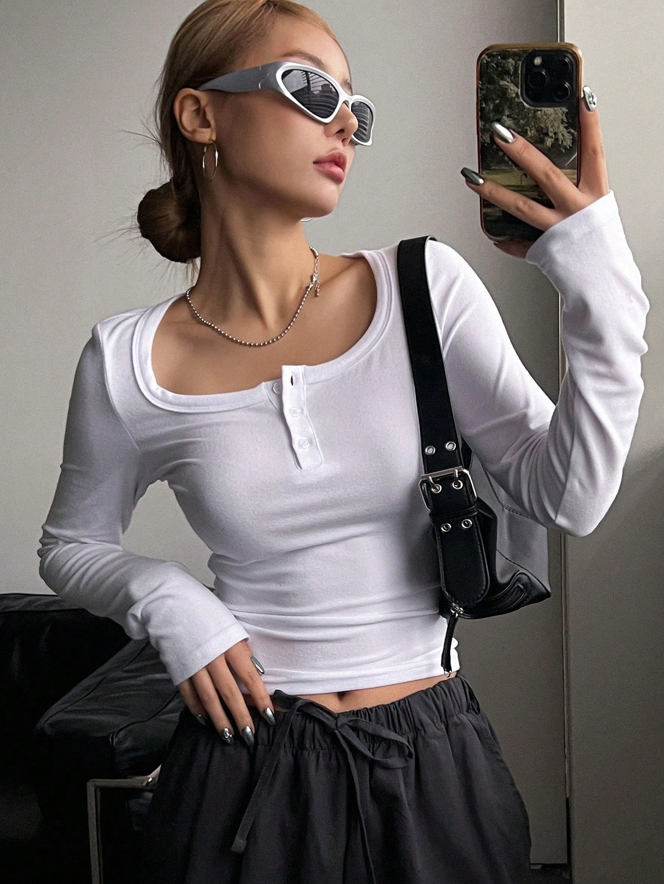 DAZY Eng Anliegendes T-shirt In Einer Einfarbigen Ausführung Mit Langen Ärmeln Und Einem Großen ...