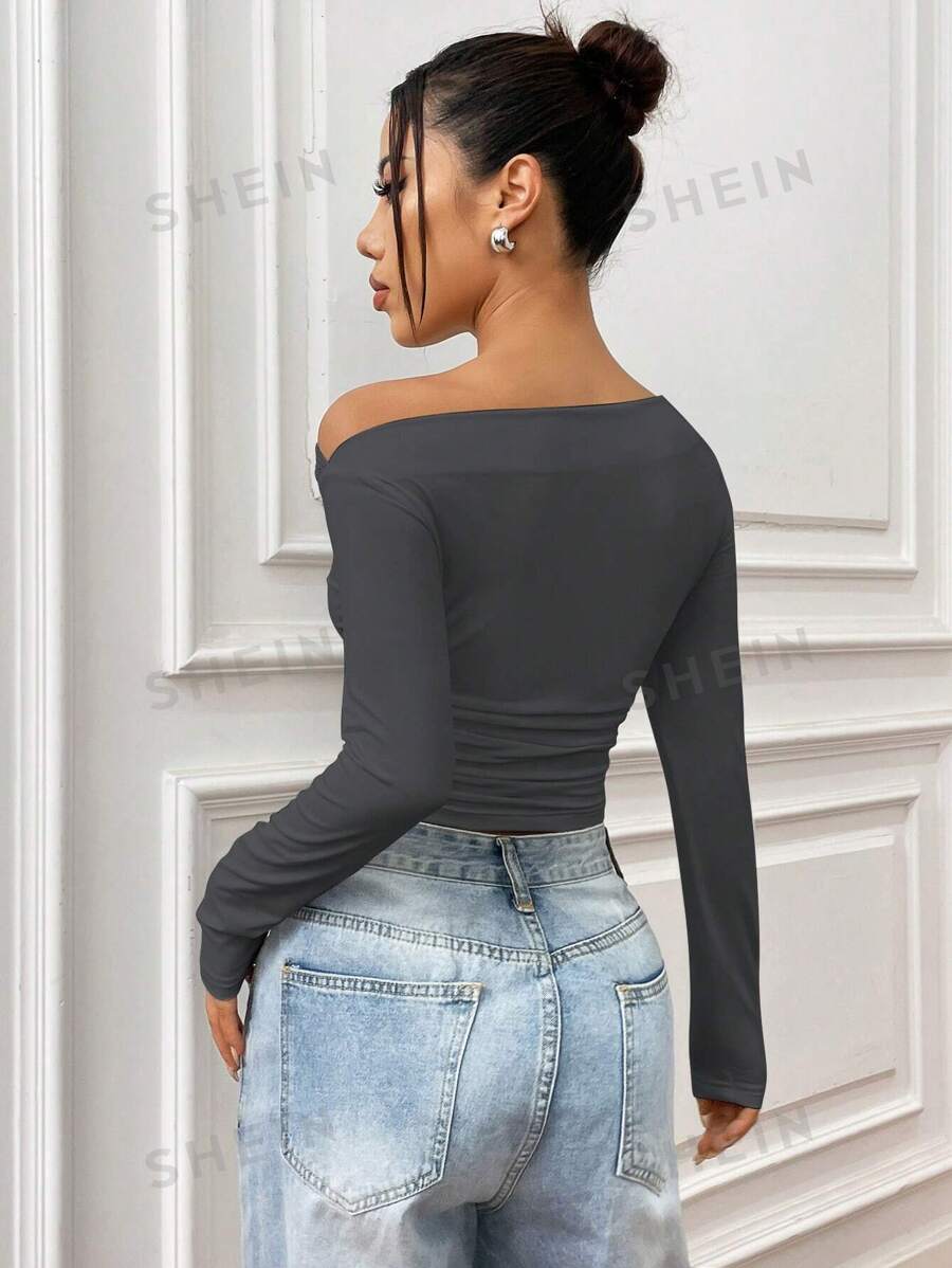 SHEIN X Mirella Santos SHEIN EZwear Solid Color Uneven Collar Fold Detail Slim Crop Top | SHEIN UK